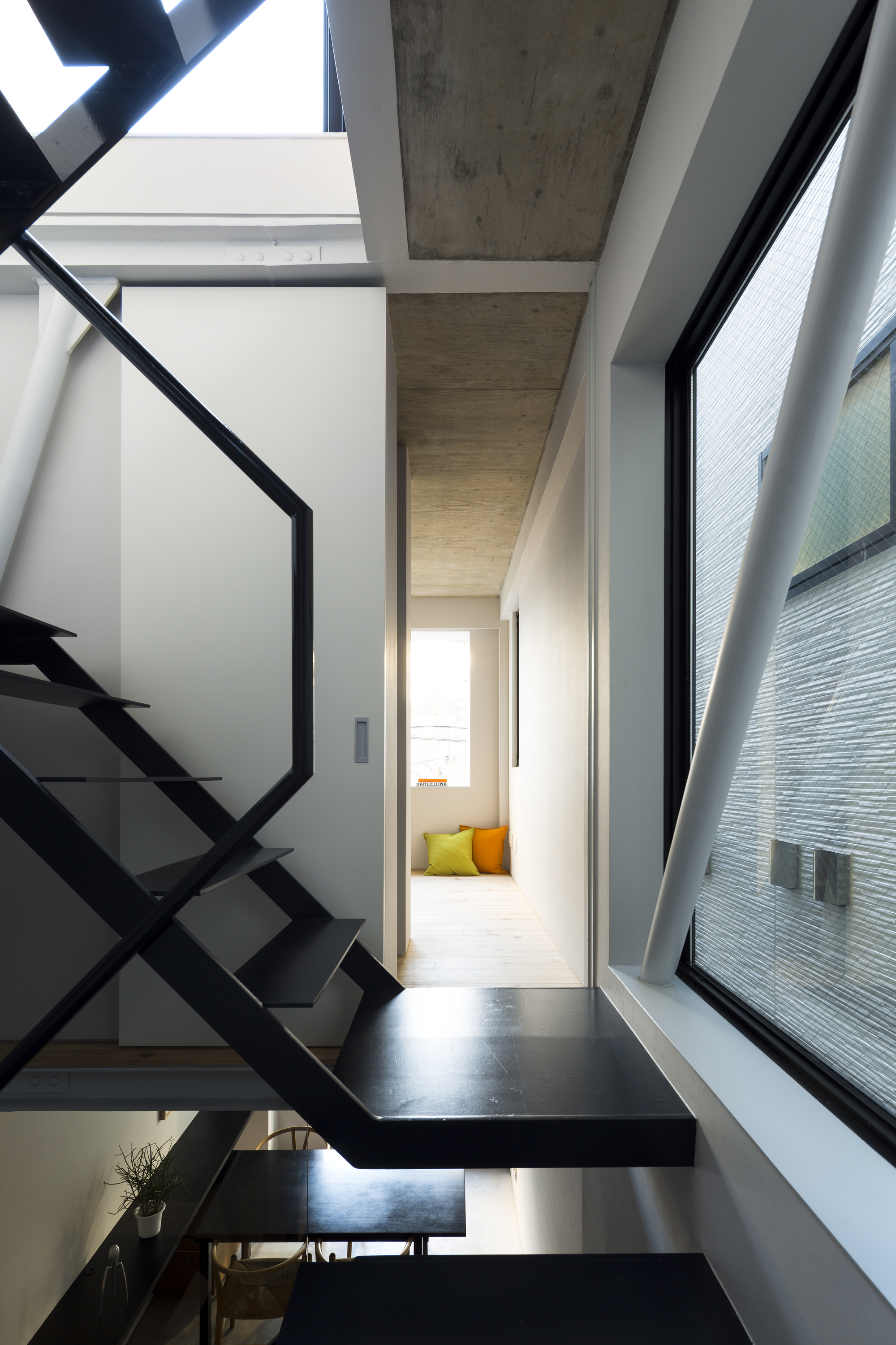 Gallery of Compact House in Kuramae / Kawakubo Tomoyasu Architects ...