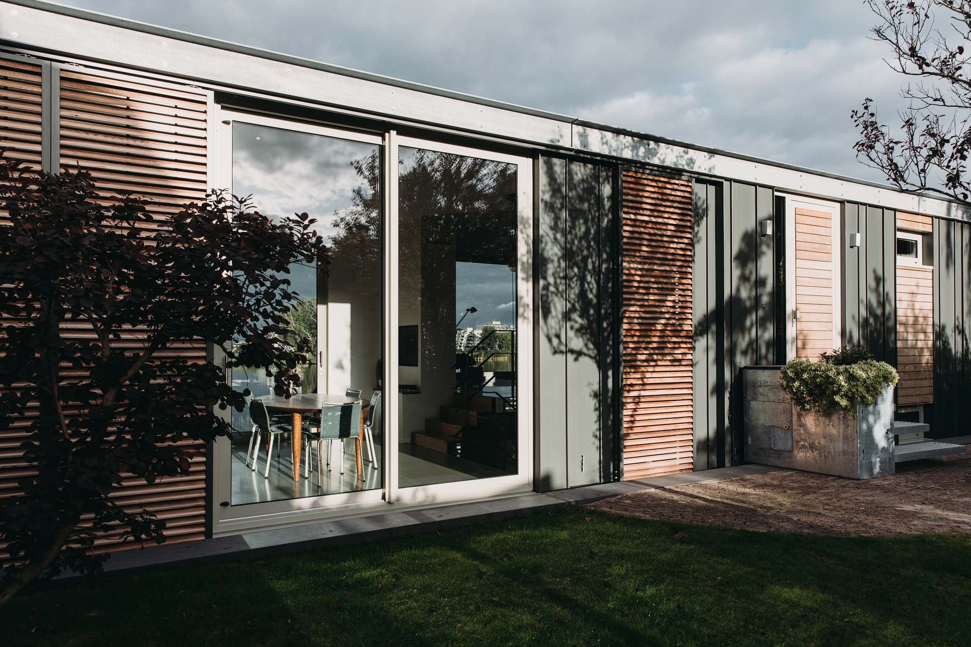 Gallery of Energy Positive Floating Villa / vanOmmeren-architecten - 14