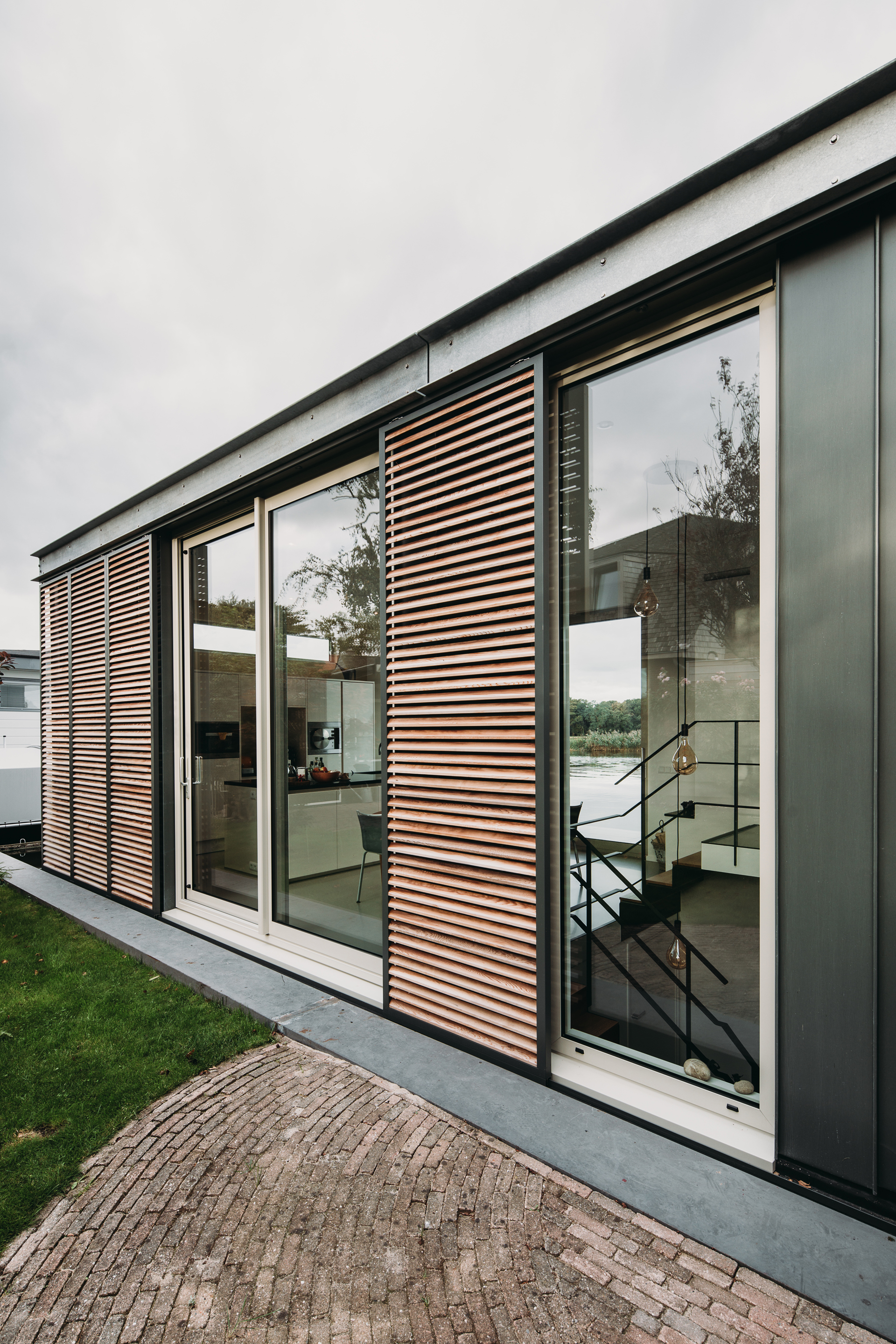 Gallery of Energy Positive Floating Villa / vanOmmeren-architecten - 16