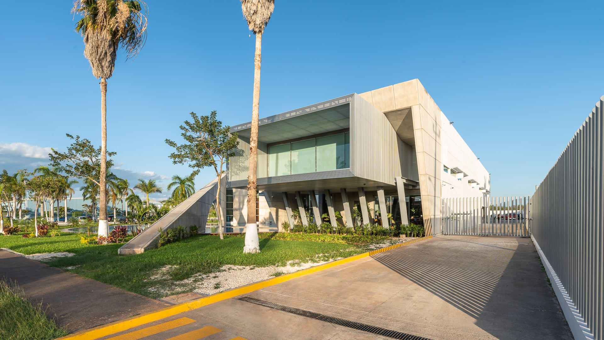 Galeria de Edifício Corporativo Bepensa / Boyancé Arquitectura ...