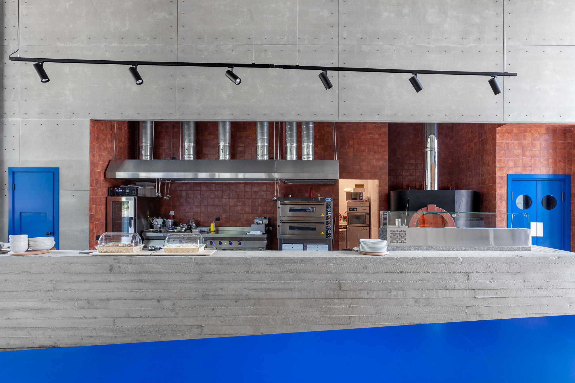 Gallery of FanFood Cafe / MAST - 24