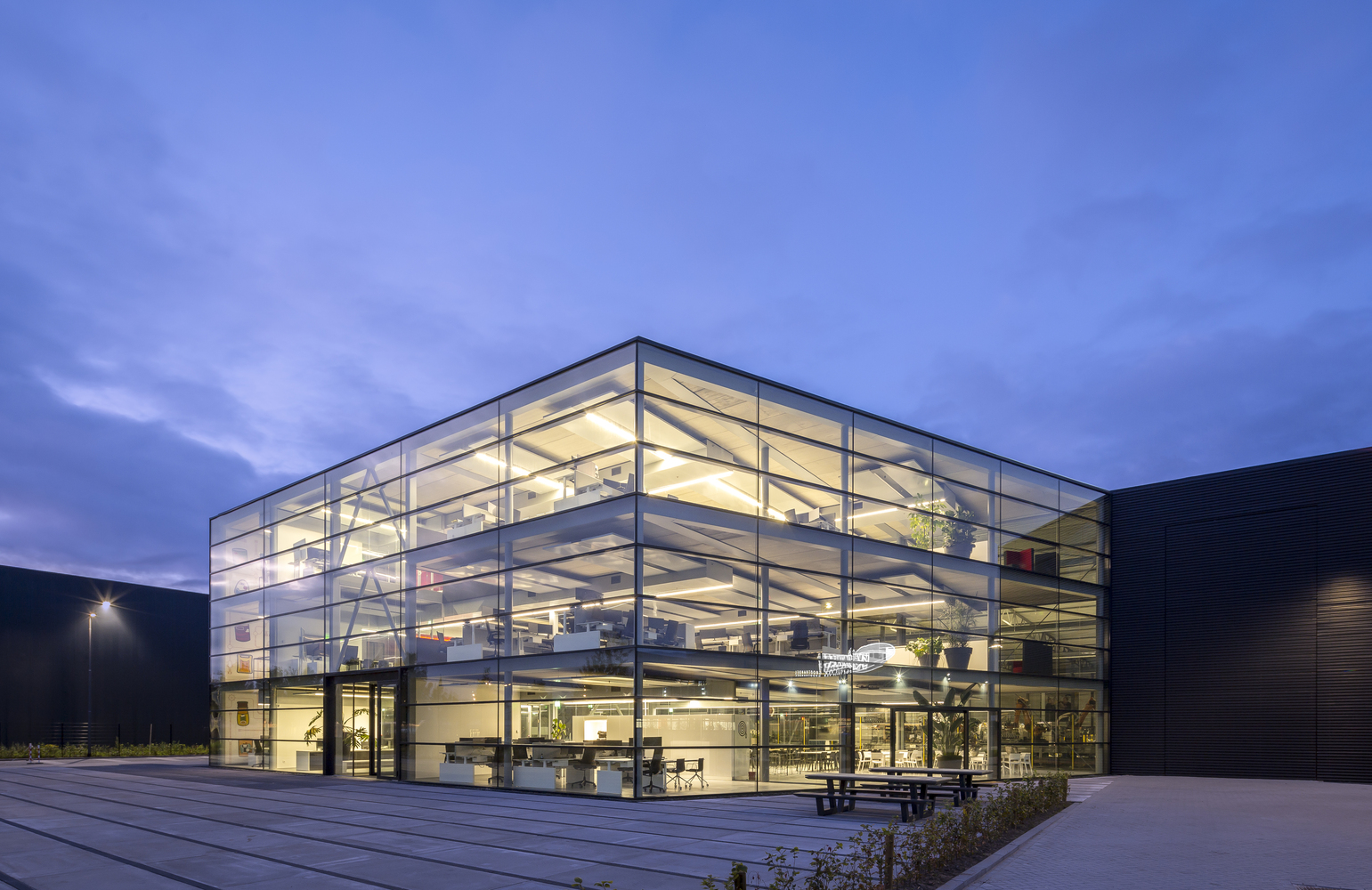 Gallery of Lan Handling Technologies Office Building / Cepezed - 5