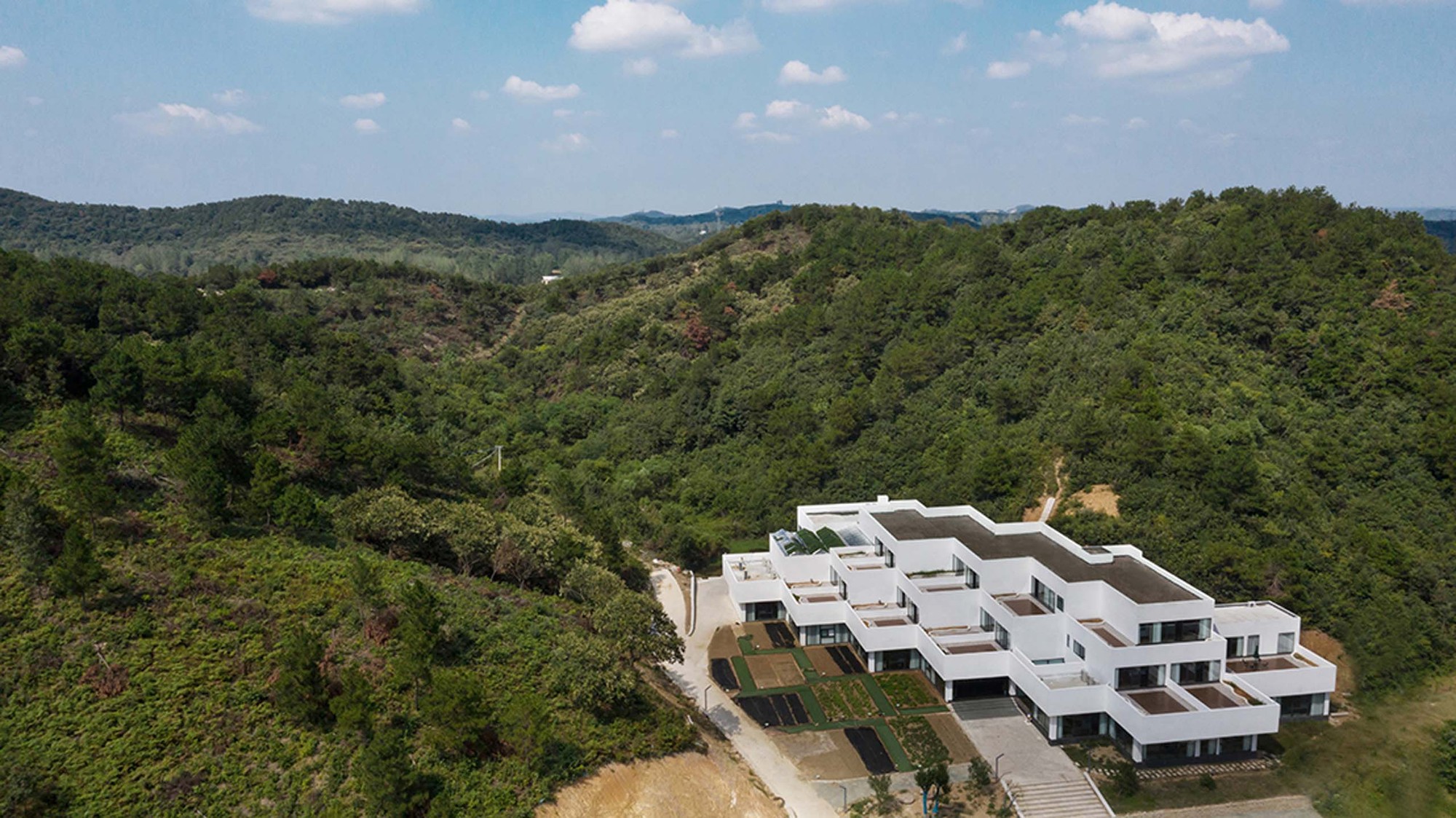 Gallery of Shenshan Ridge Integrated Service Center / 3andwich Design ...