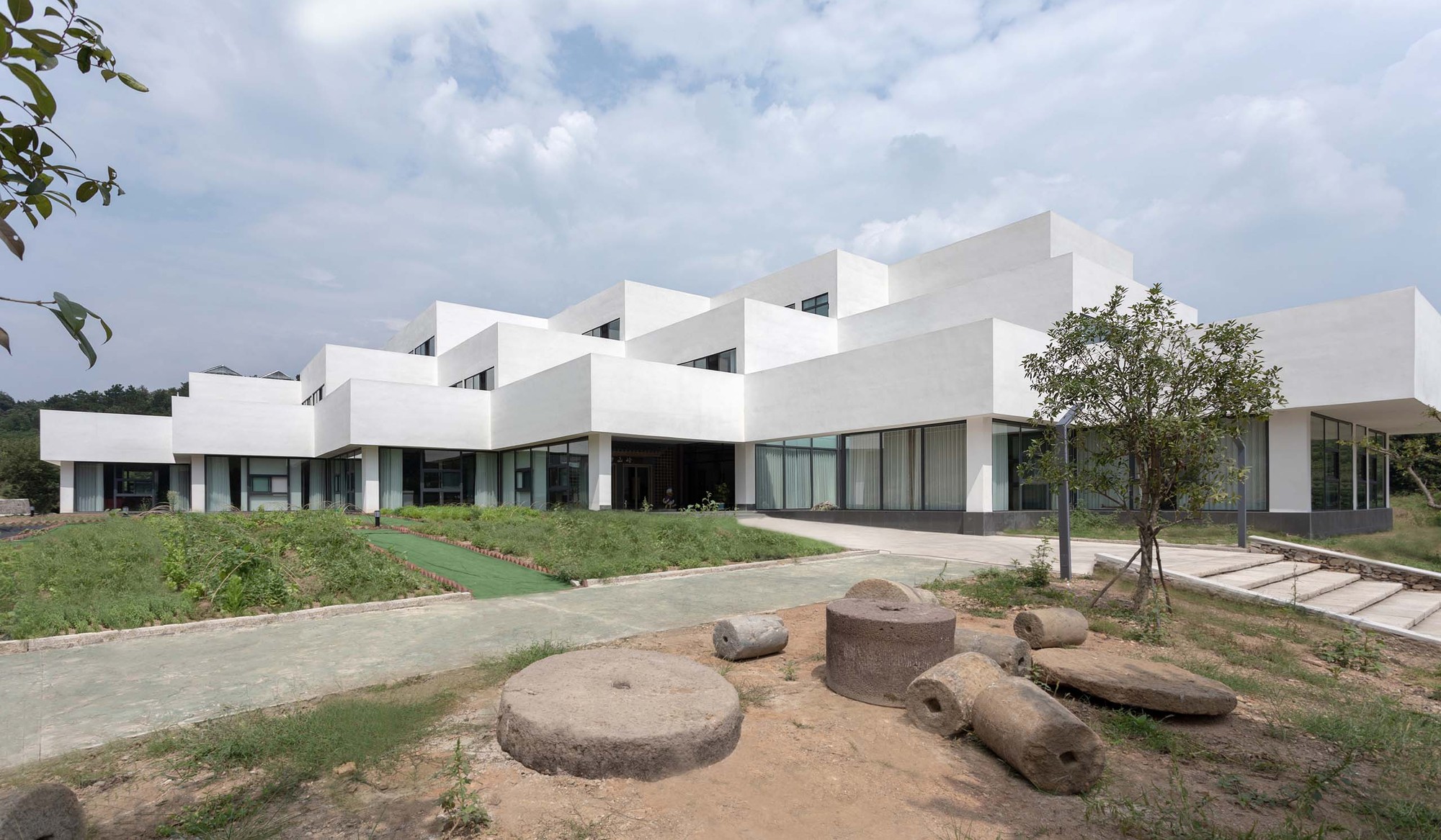 Gallery of Shenshan Ridge Integrated Service Center / 3andwich Design ...