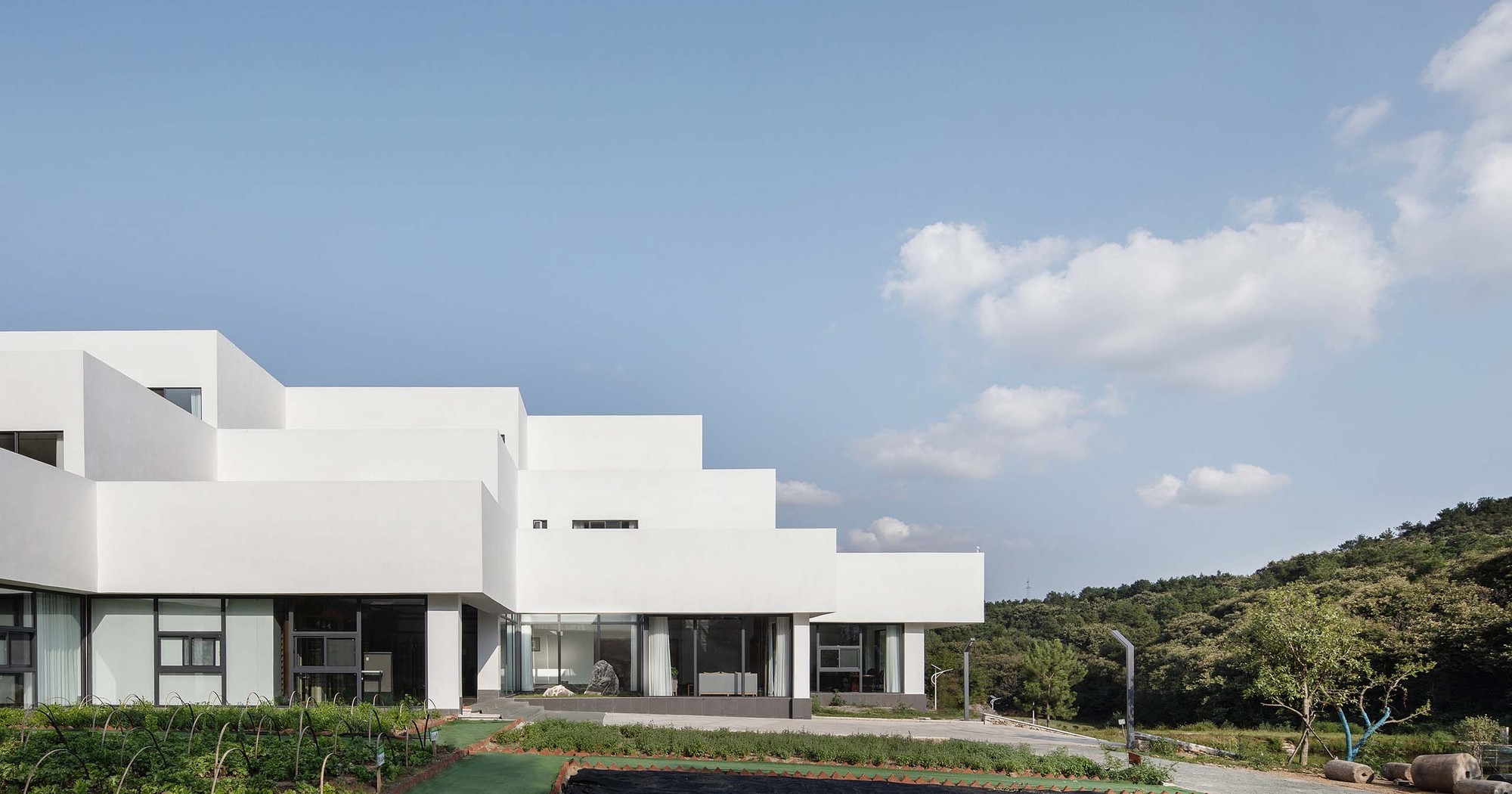 Shenshan Ridge Integrated Service Center / 3andwich Design / He Wei ...