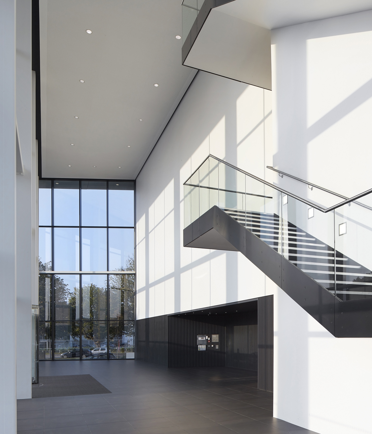 Gallery of 234 Bath Road Office Building / Flanagan Lawrence - 5