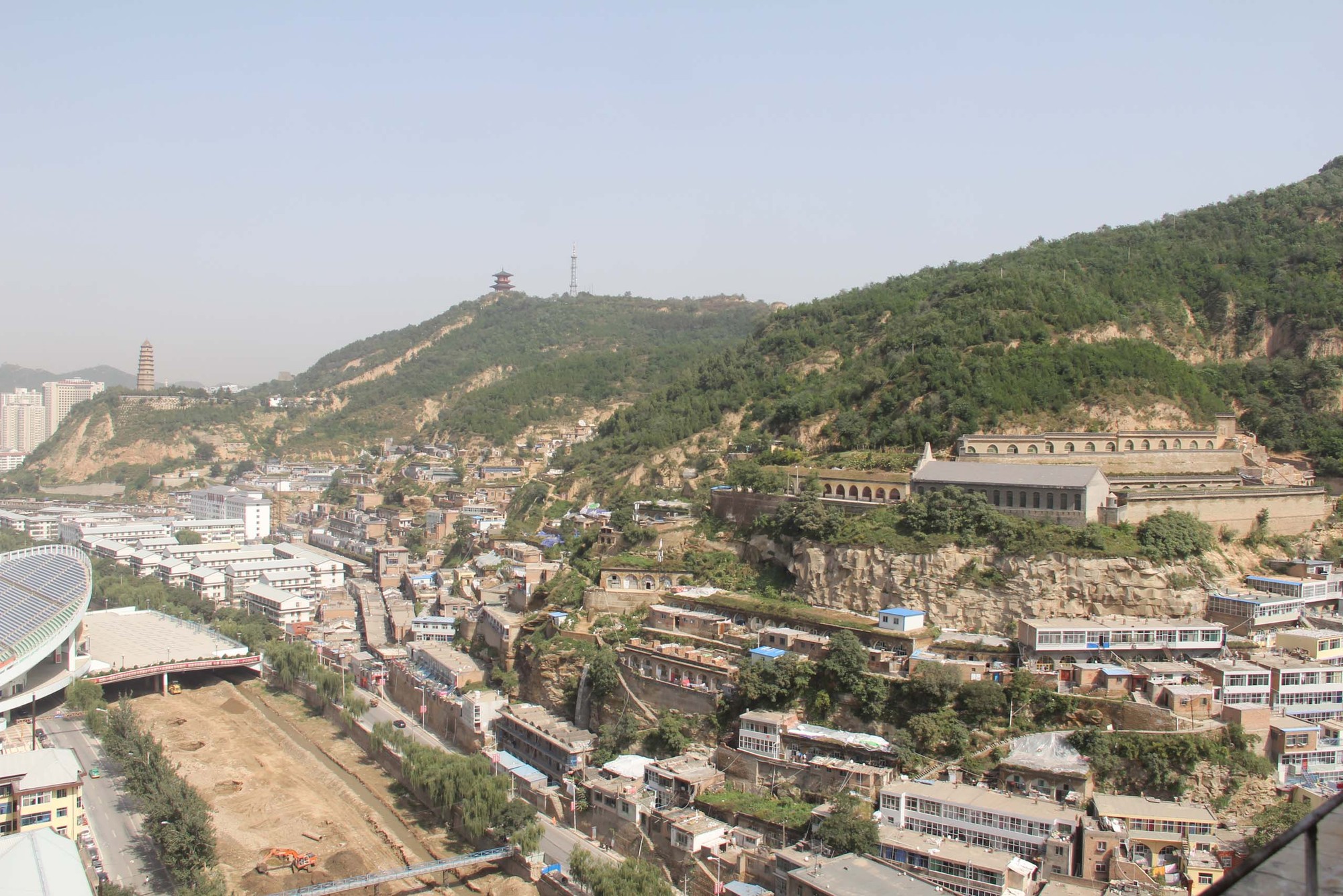 Gallery of Yan’an Baota Mountain Tourist Centre / THAD - 9