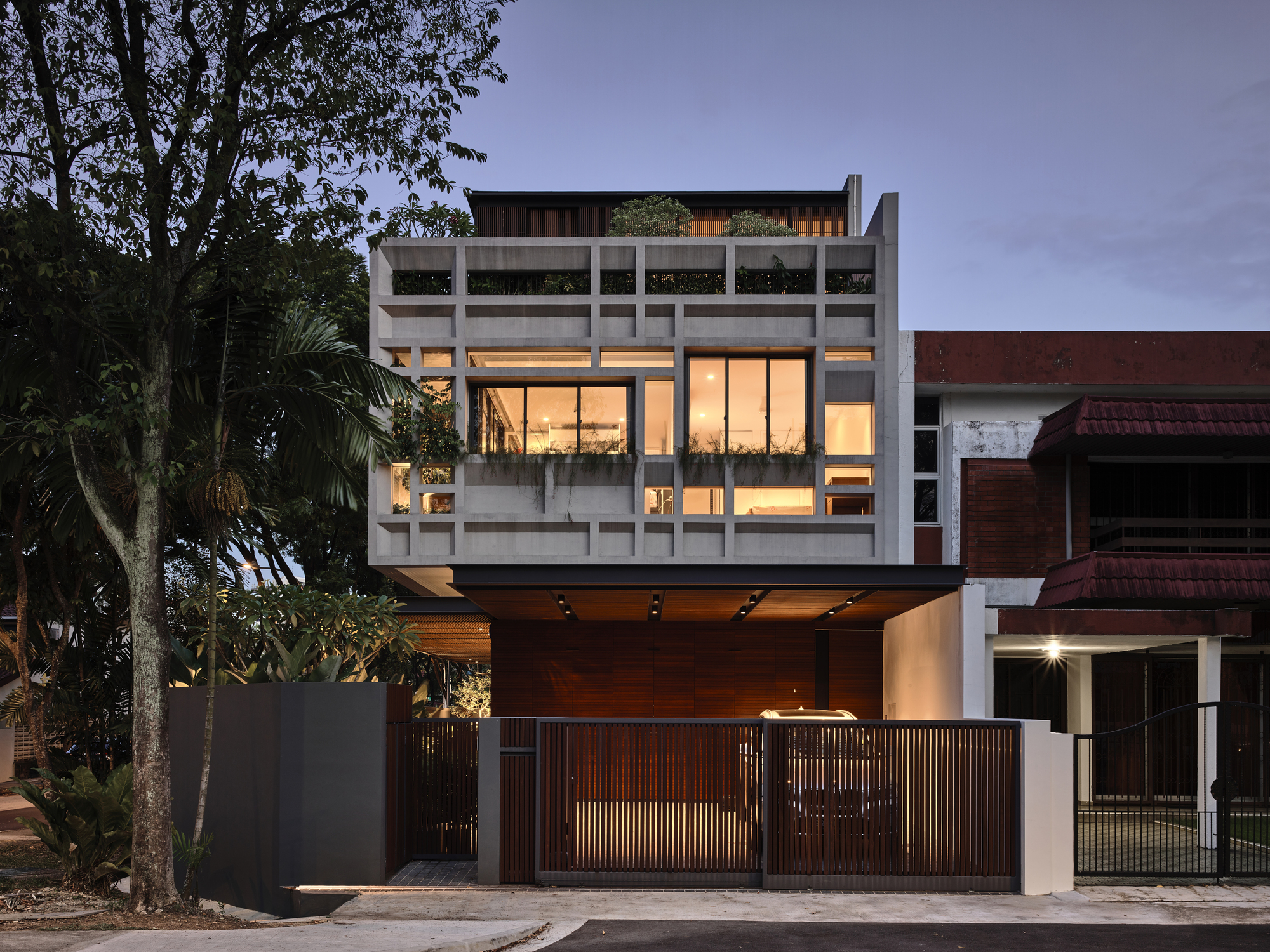 Gallery of Verdant Verandahs House / HYLA Architects - 6