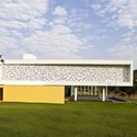 Casas brasileiras: 20 residências com empenas cegas | ArchDaily Brasil