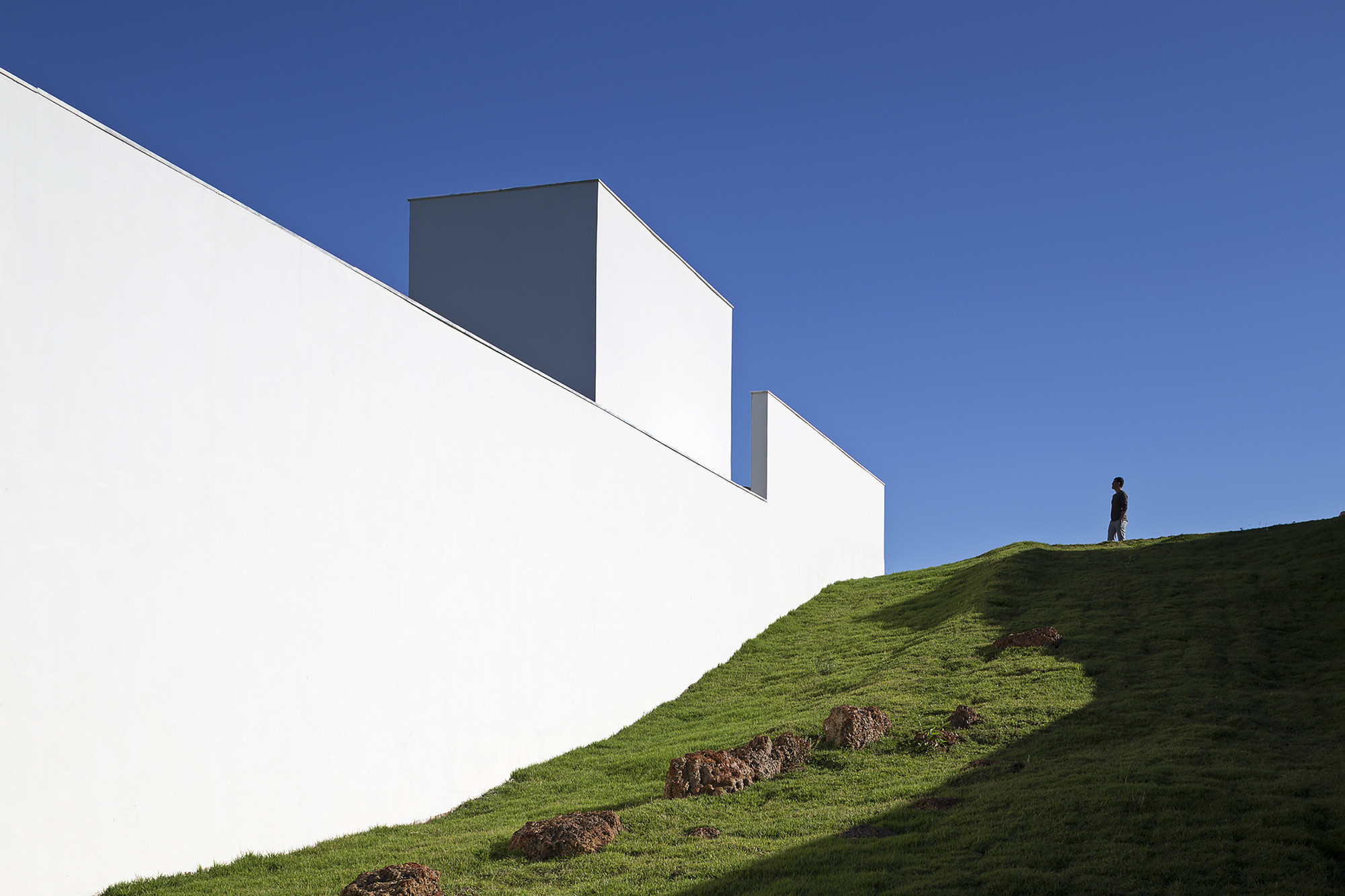 Casas brasileiras: 20 residências com empenas cegas | ArchDaily Brasil