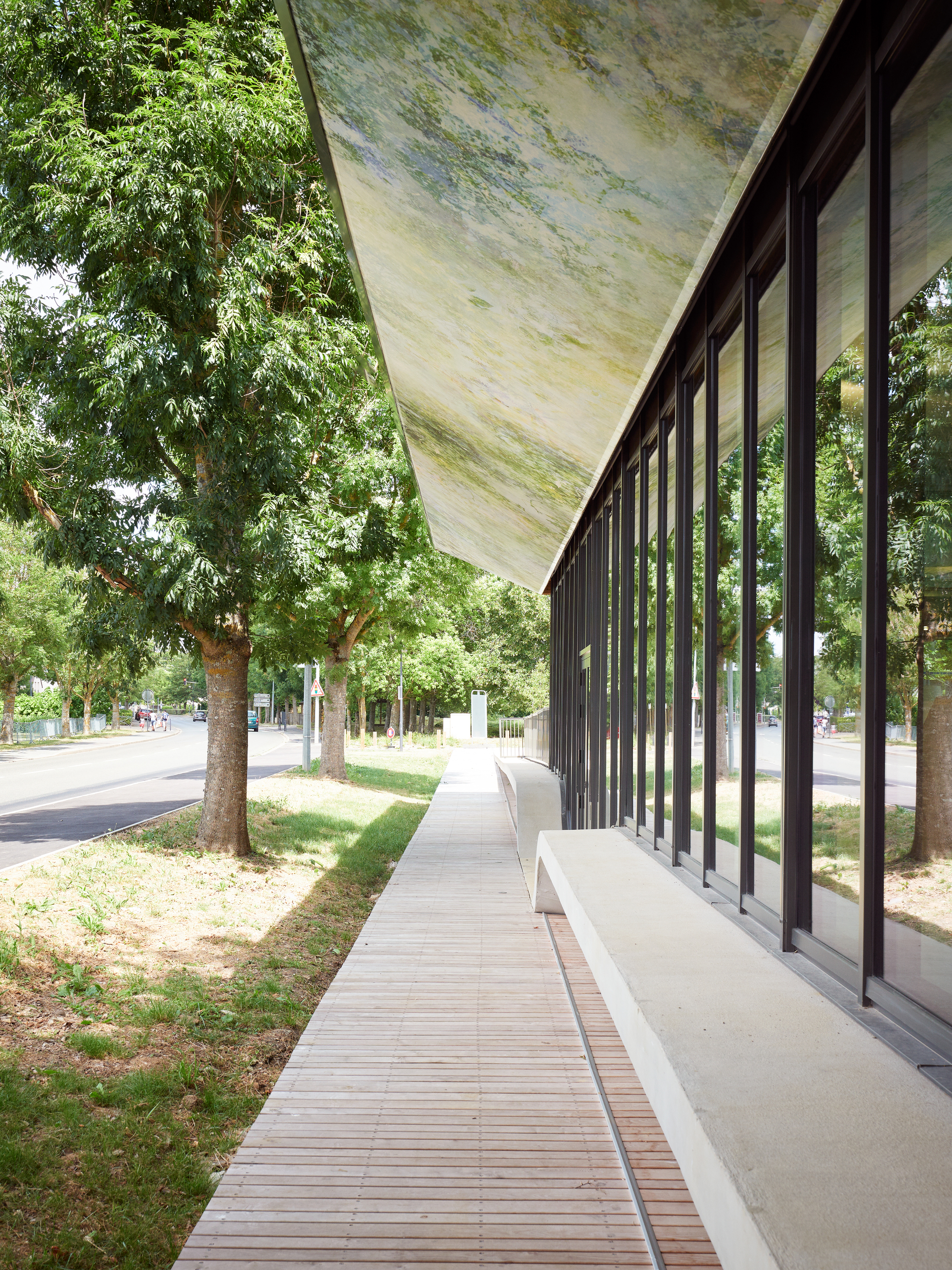 Gallery of Media Center, Agora and Municipal Archives / MU Architects - 15