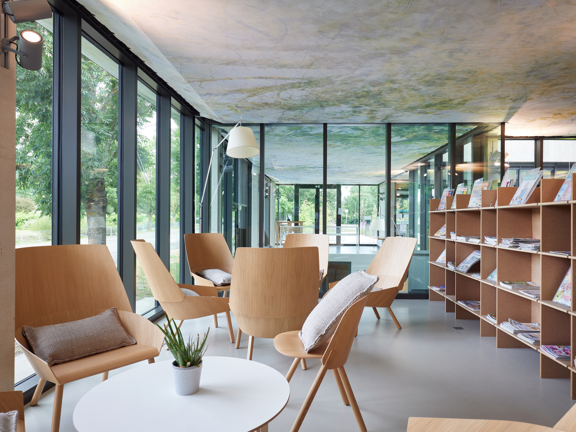 Gallery of Media Center, Agora and Municipal Archives / MU Architects - 4