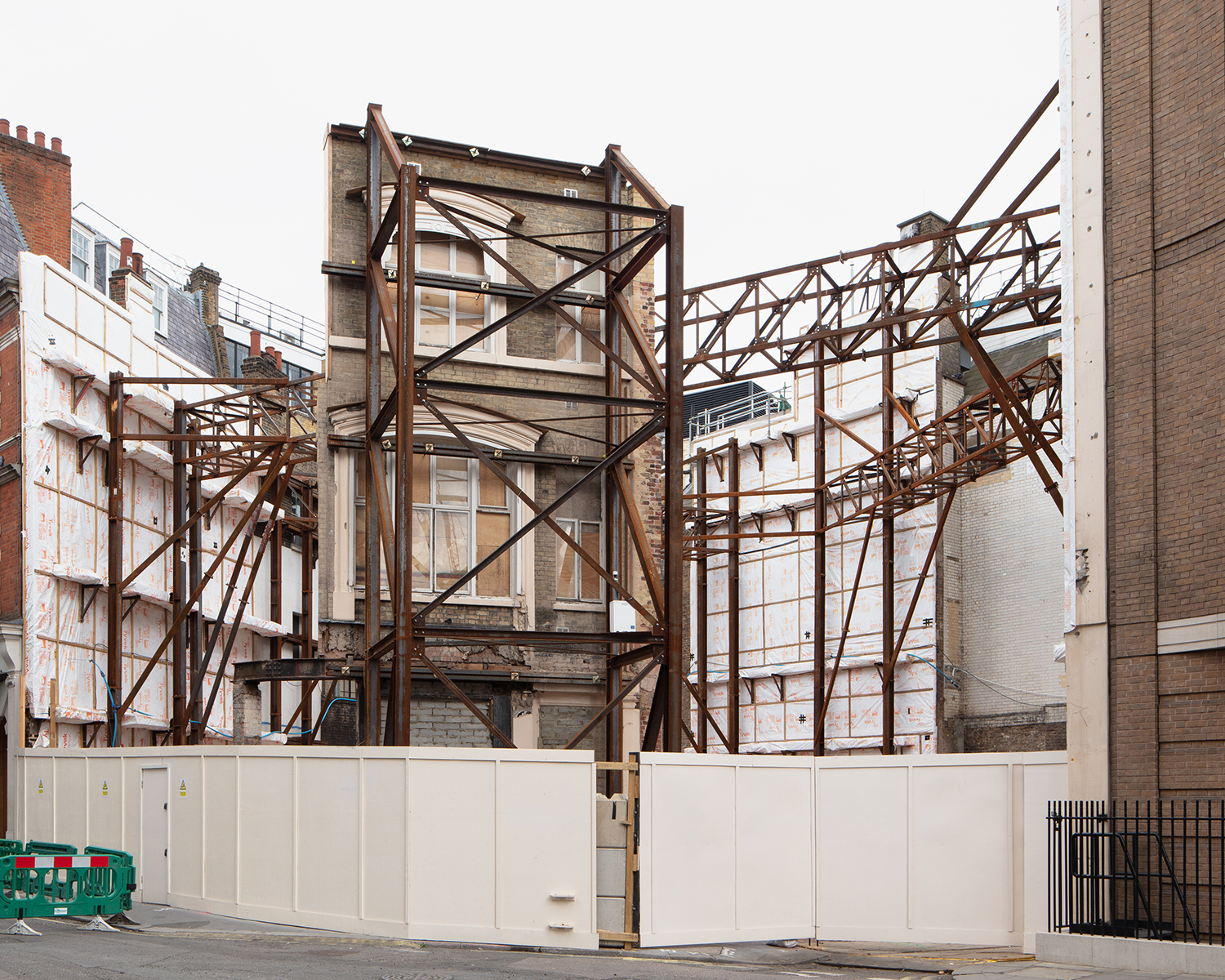 Incomplete Structures Take the Spotlight in Photographic Series | ArchDaily