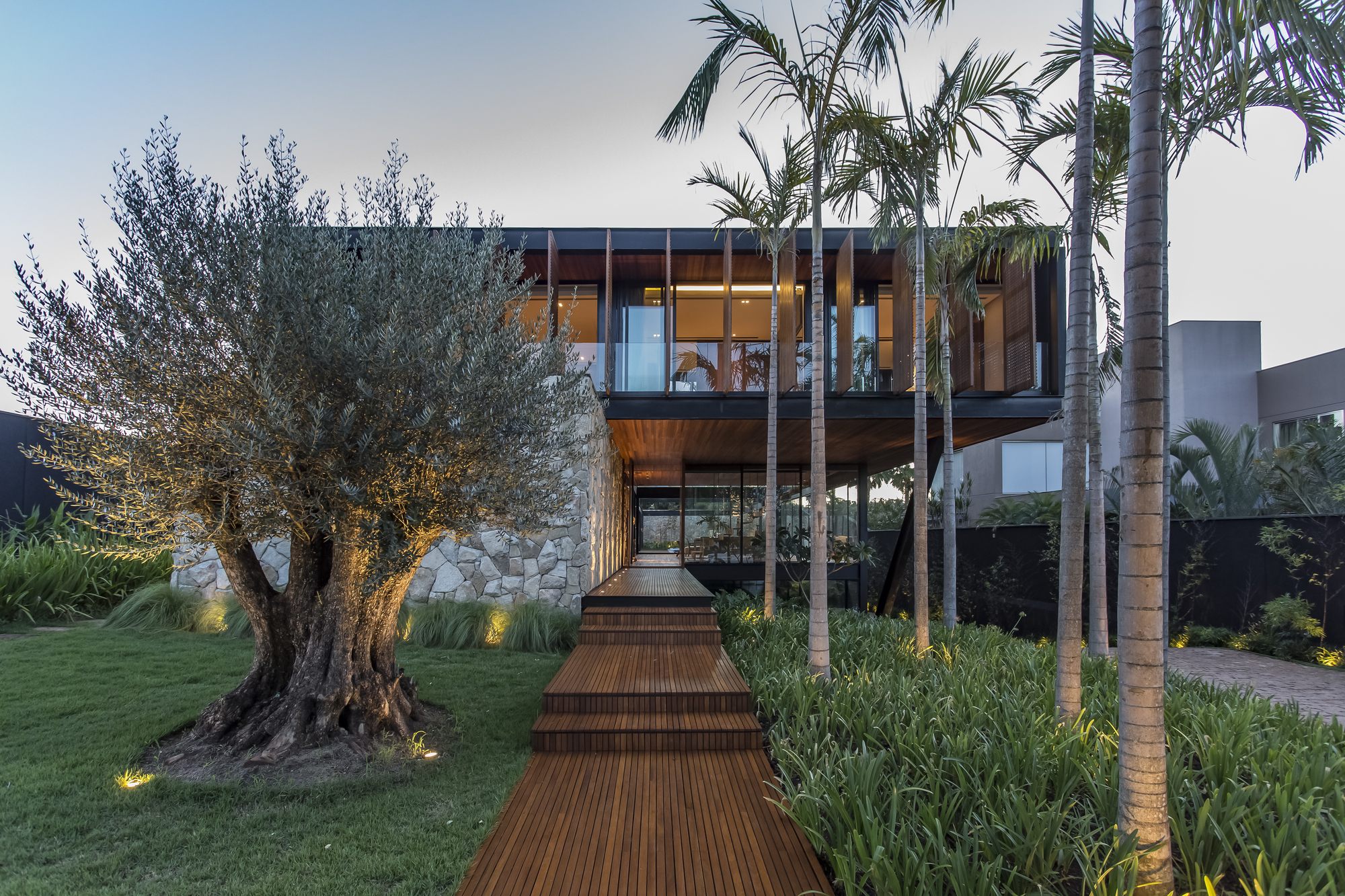 Gallery of Landscaping in Contemporary Brazilian Architecture through ...