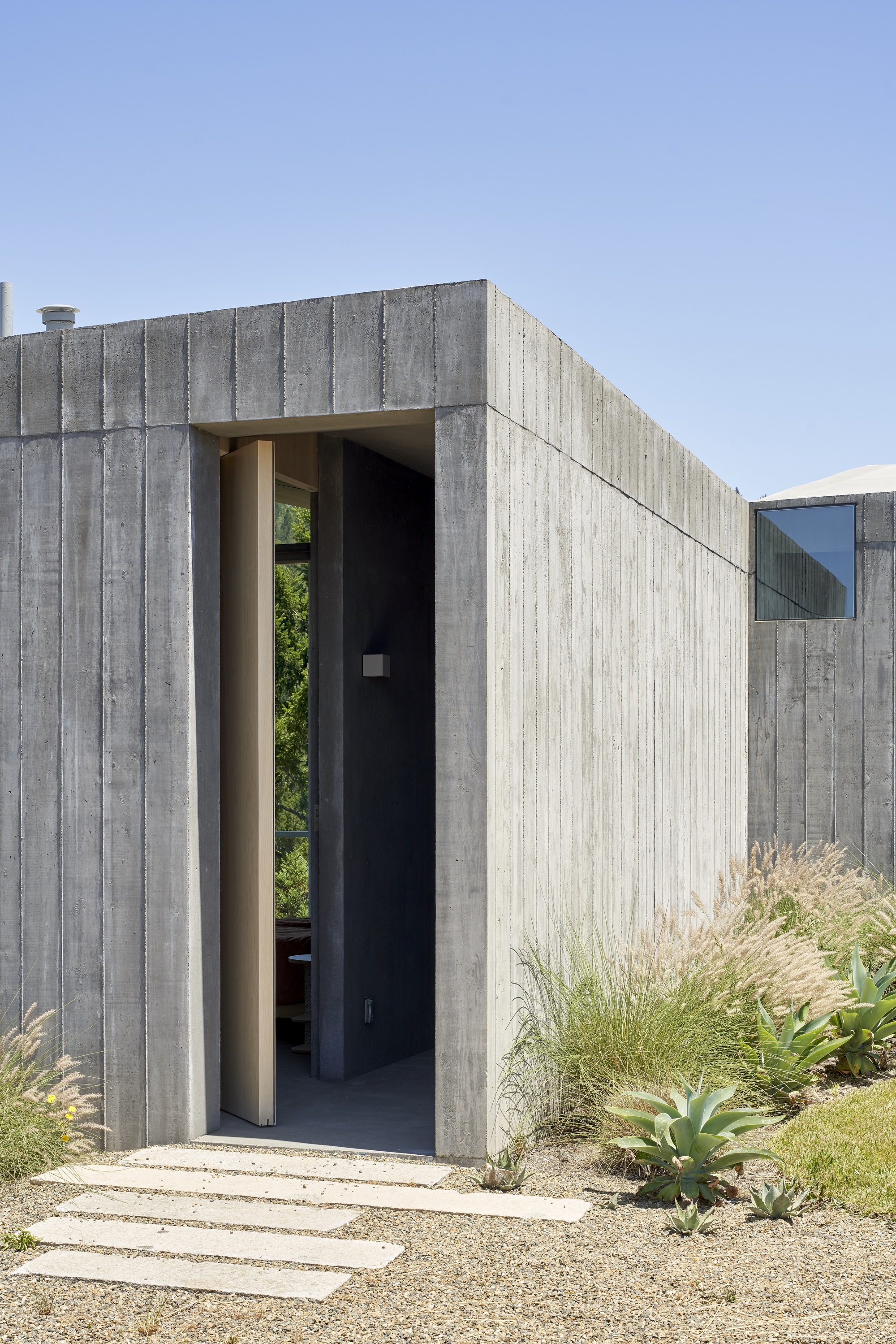 Gallery of Ridge House / Mork-Ulnes Architects - 10
