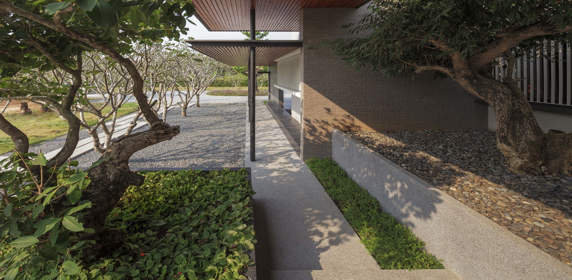 Gallery of Monsoon House / Ayutt and Associates Design - 14