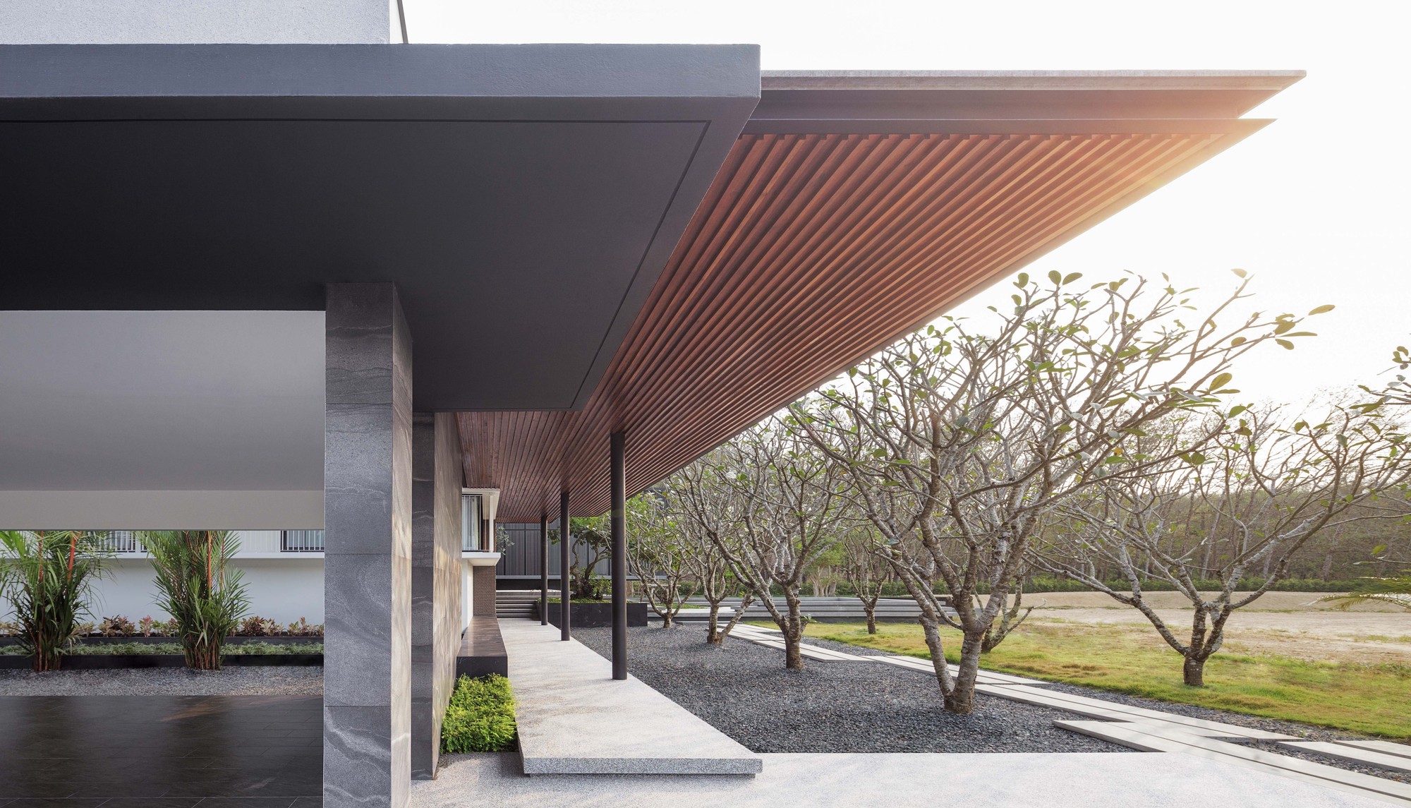 Gallery of Monsoon House / Ayutt and Associates Design - 13