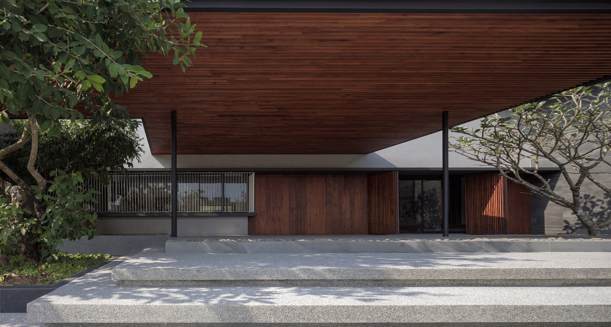 Gallery of Monsoon House / Ayutt and Associates Design - 17