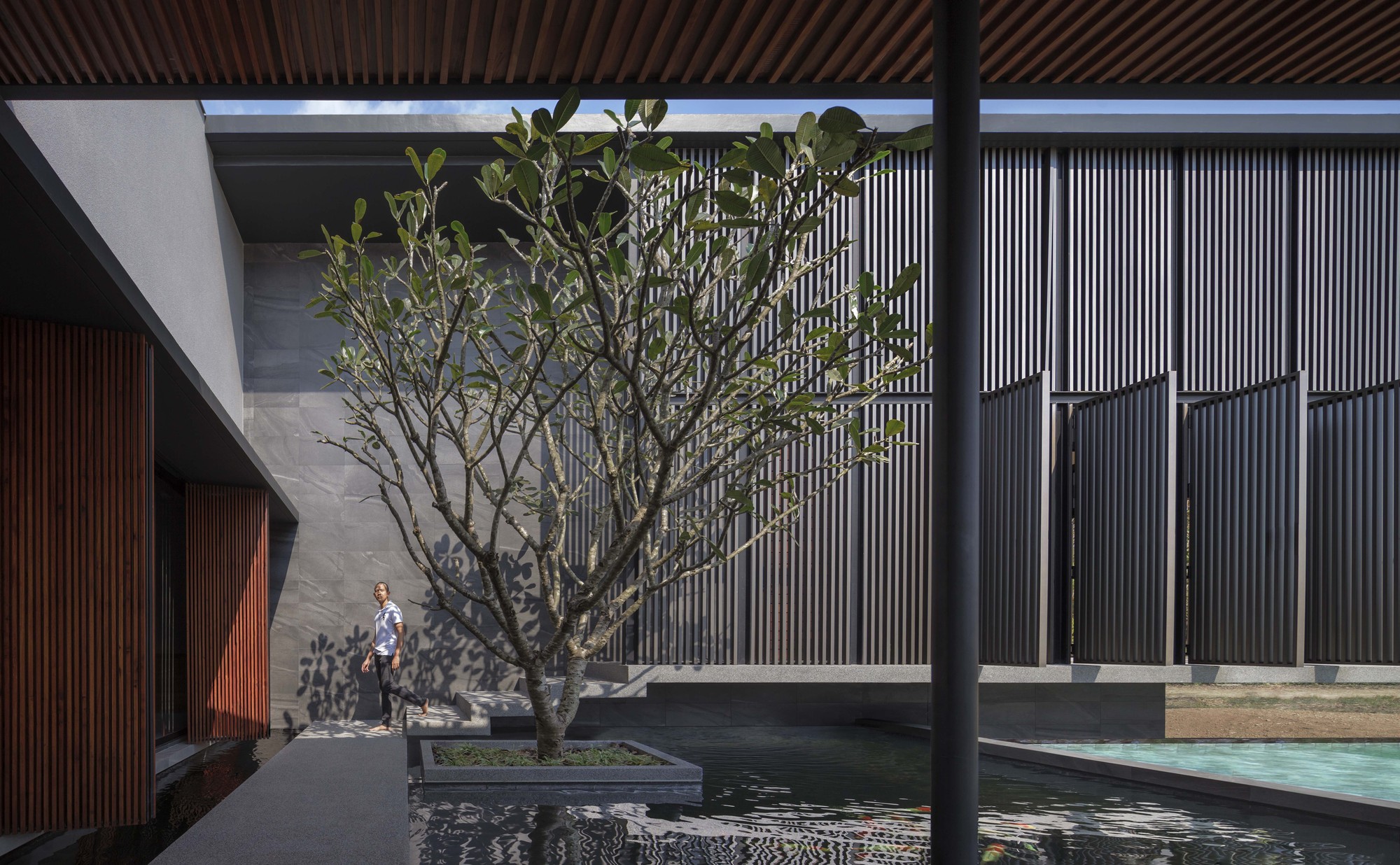 Gallery of Monsoon House / Ayutt and Associates Design - 10