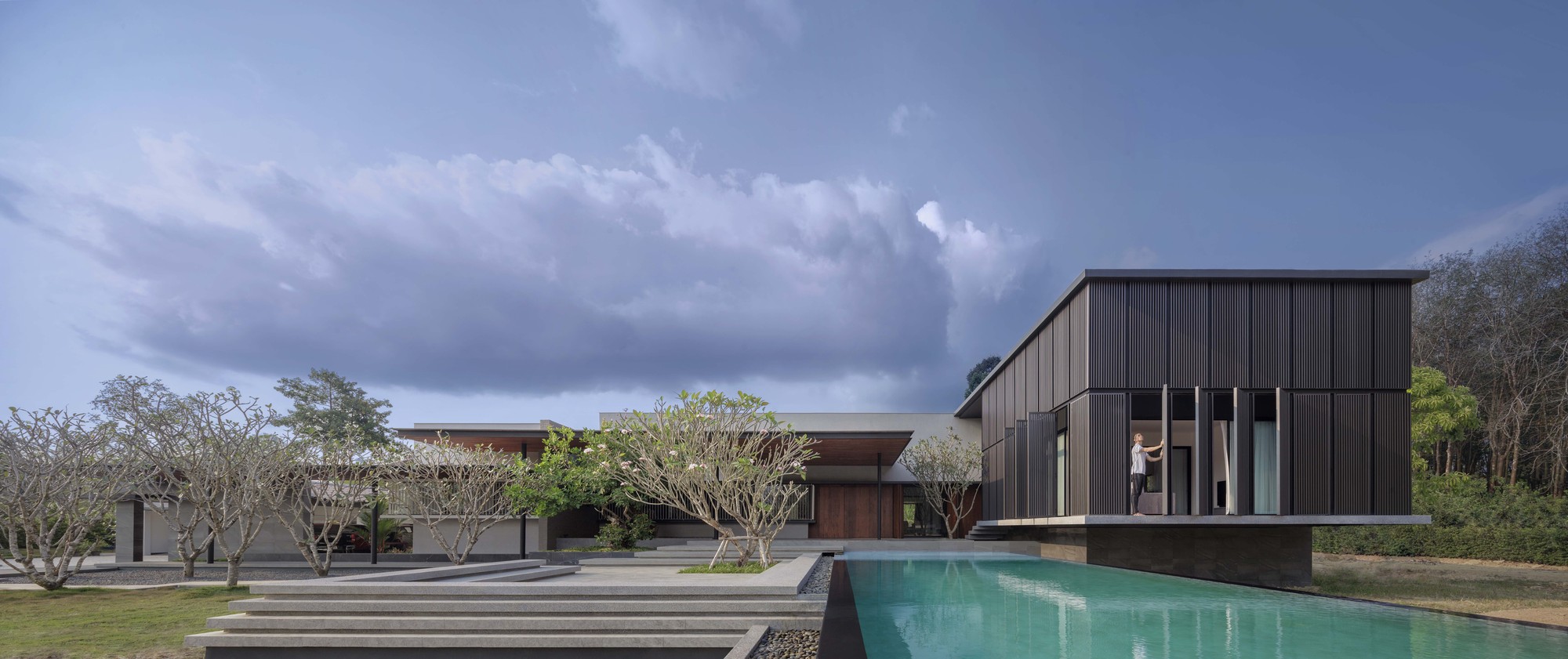 Gallery of Monsoon House / Ayutt and Associates Design - 24