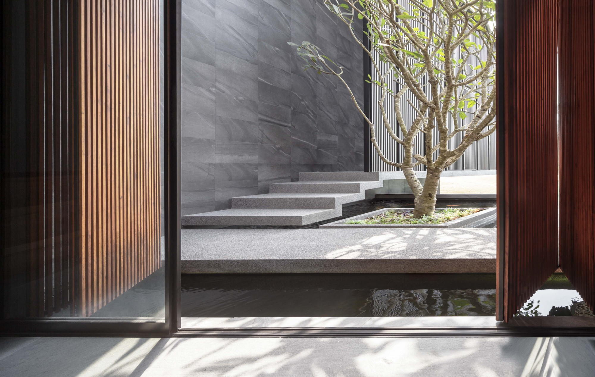 Gallery of Monsoon House / Ayutt and Associates Design - 21