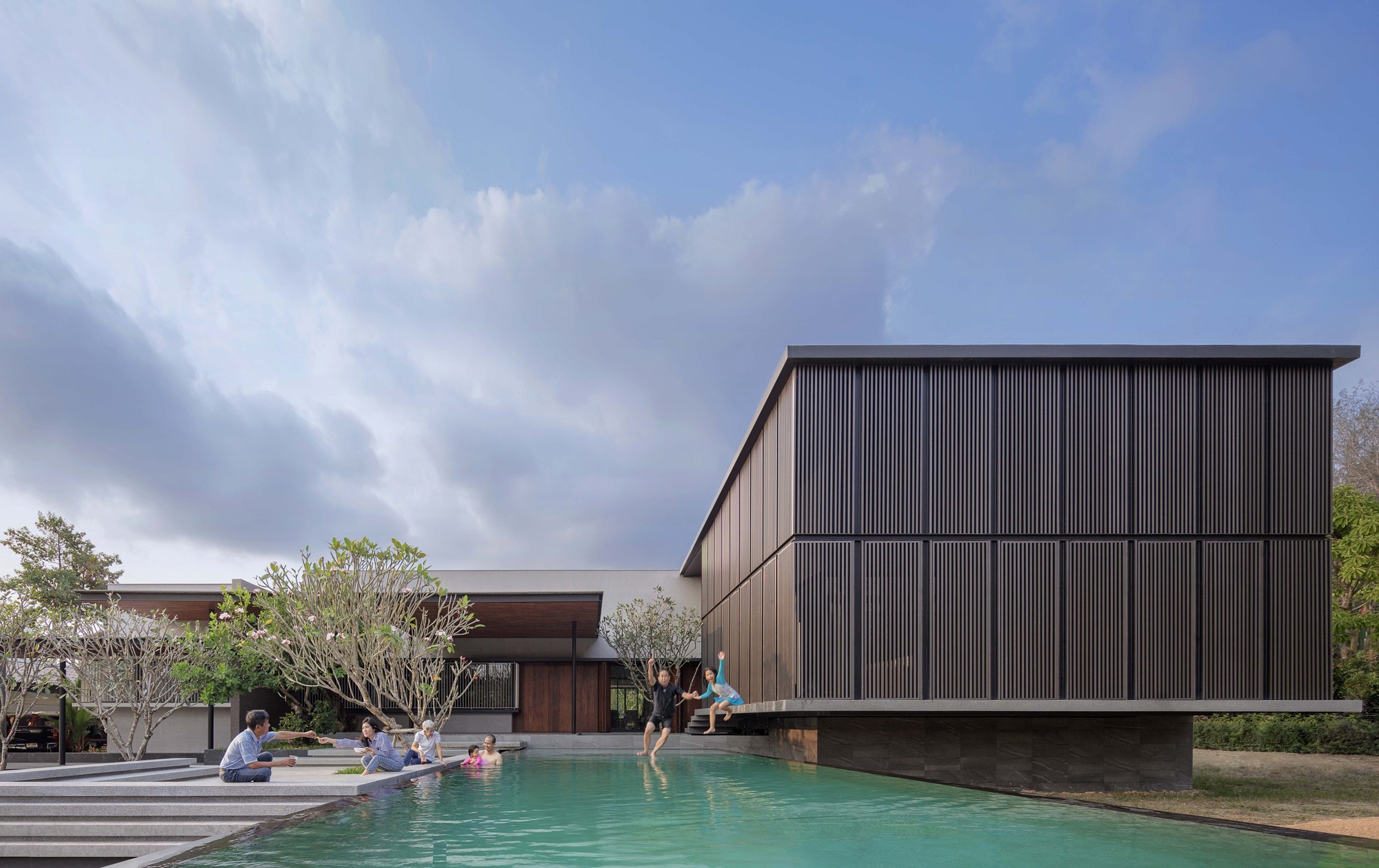 Gallery of Monsoon House / Ayutt and Associates Design - 1