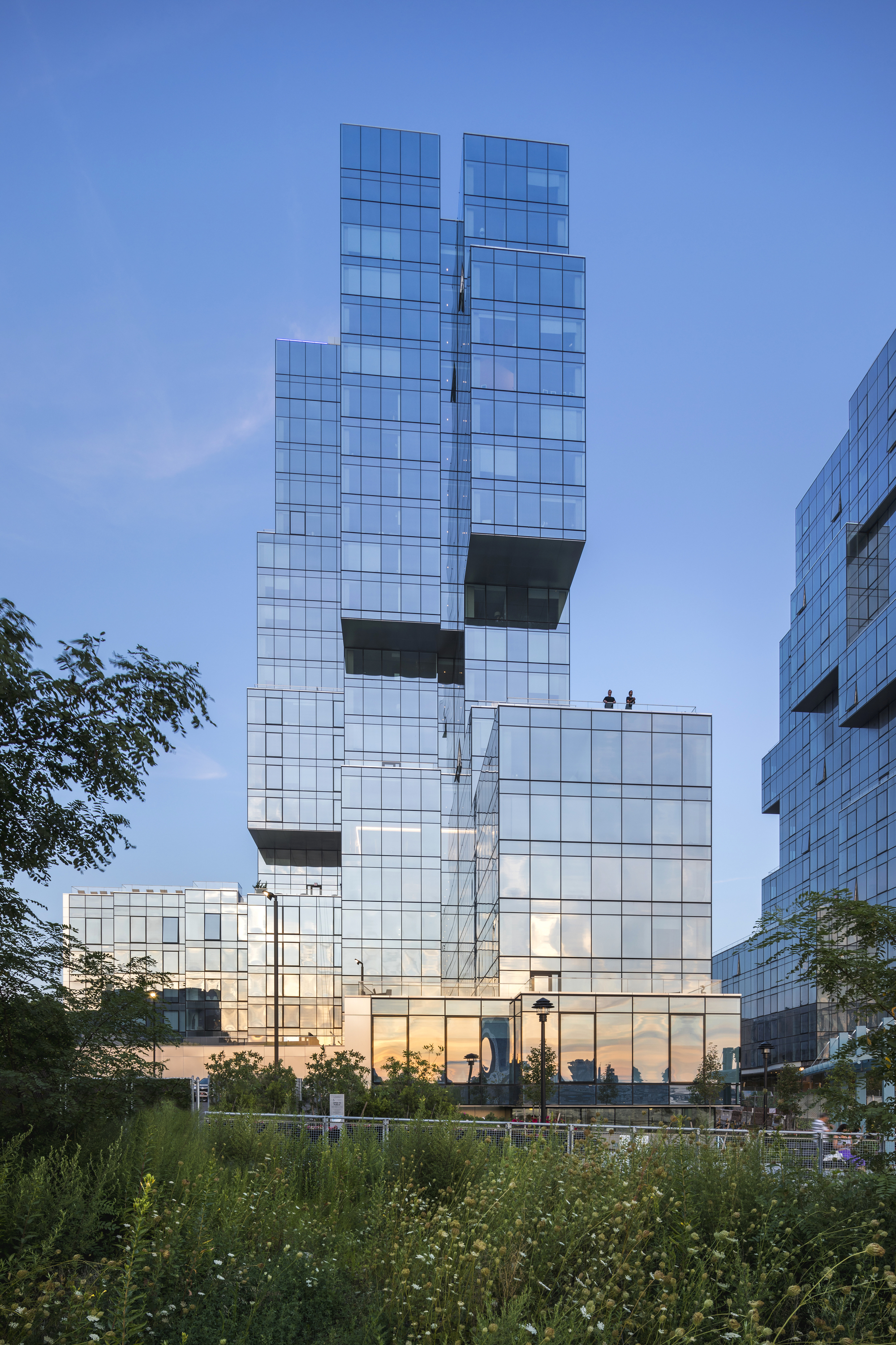 NEW YORK | 420 Kent Avenue | 77m | 253ft | 24 fl | 76m x 2 | 251ft x 2 ...