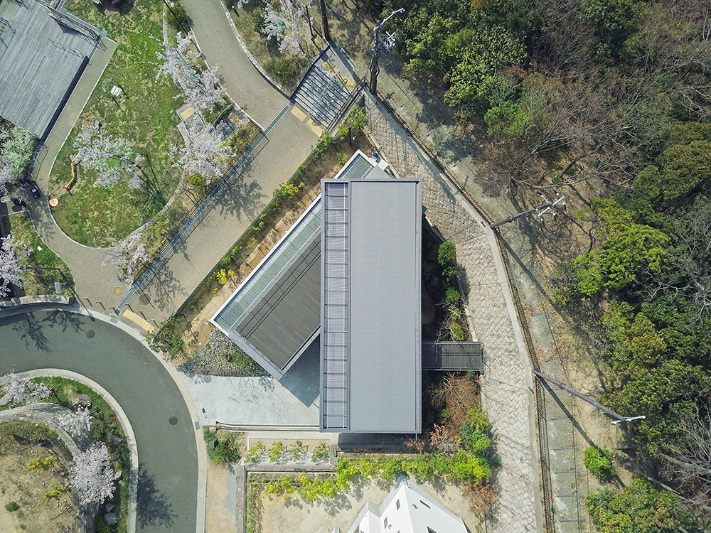 Gallery of Axis House / T-Square Design Associates - 14