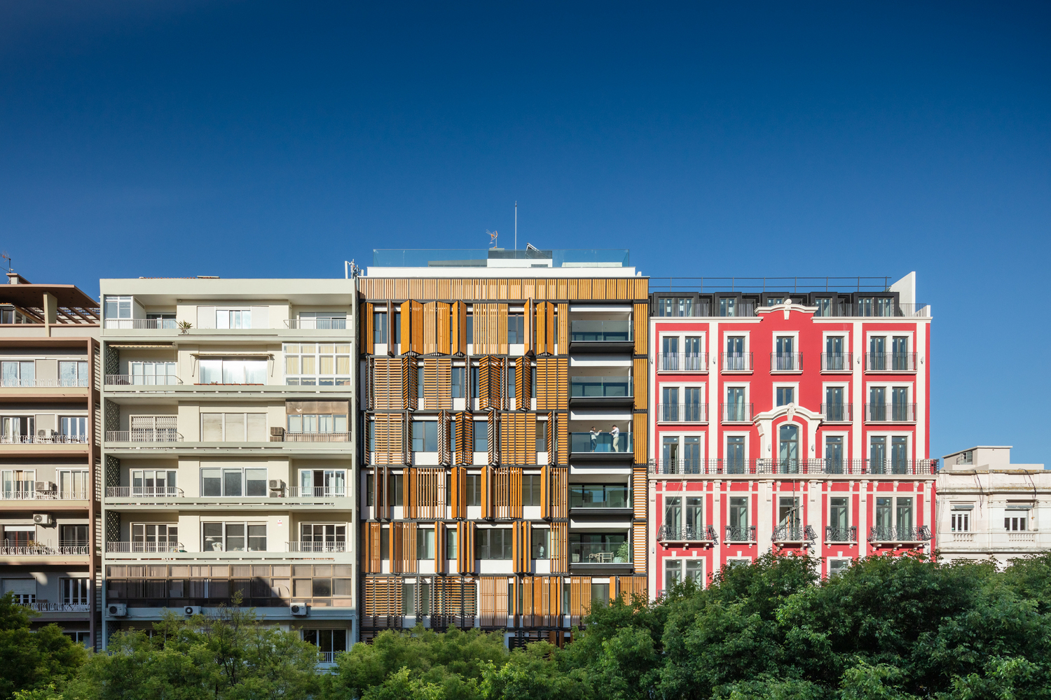 Brises de madeira: 7 soluções criativas | ArchDaily Brasil