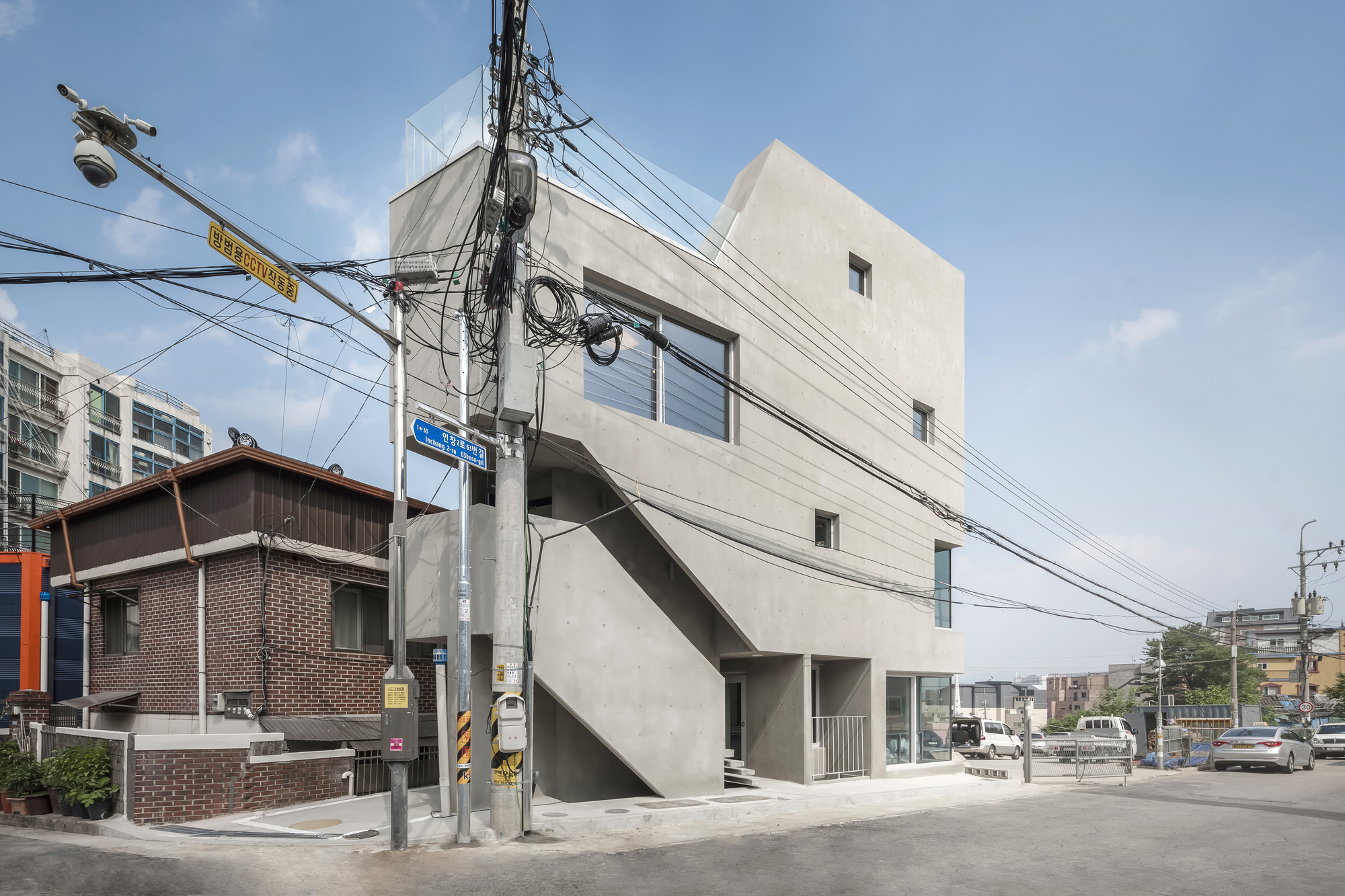 Gallery of Slit House / Architects H2L - 27