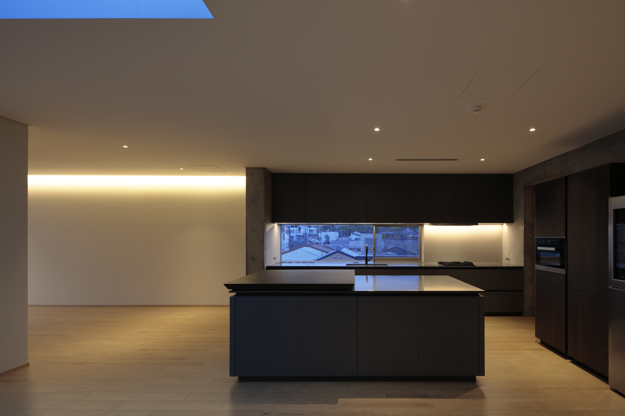 Gallery of Concrete Square Tube House / EASTERN Design Office - 7