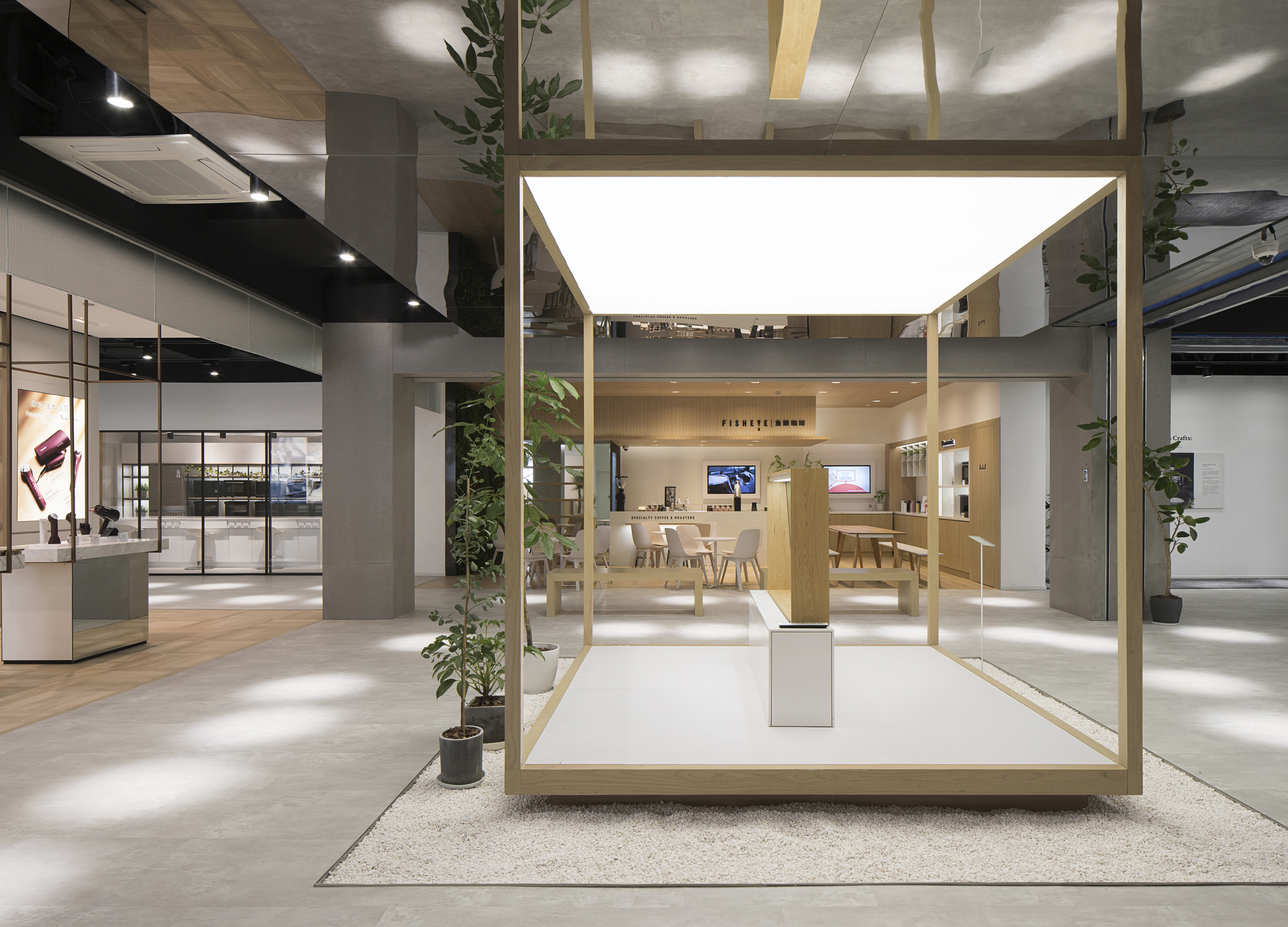 Gallery of Panasonic Center / LDL Design - 5