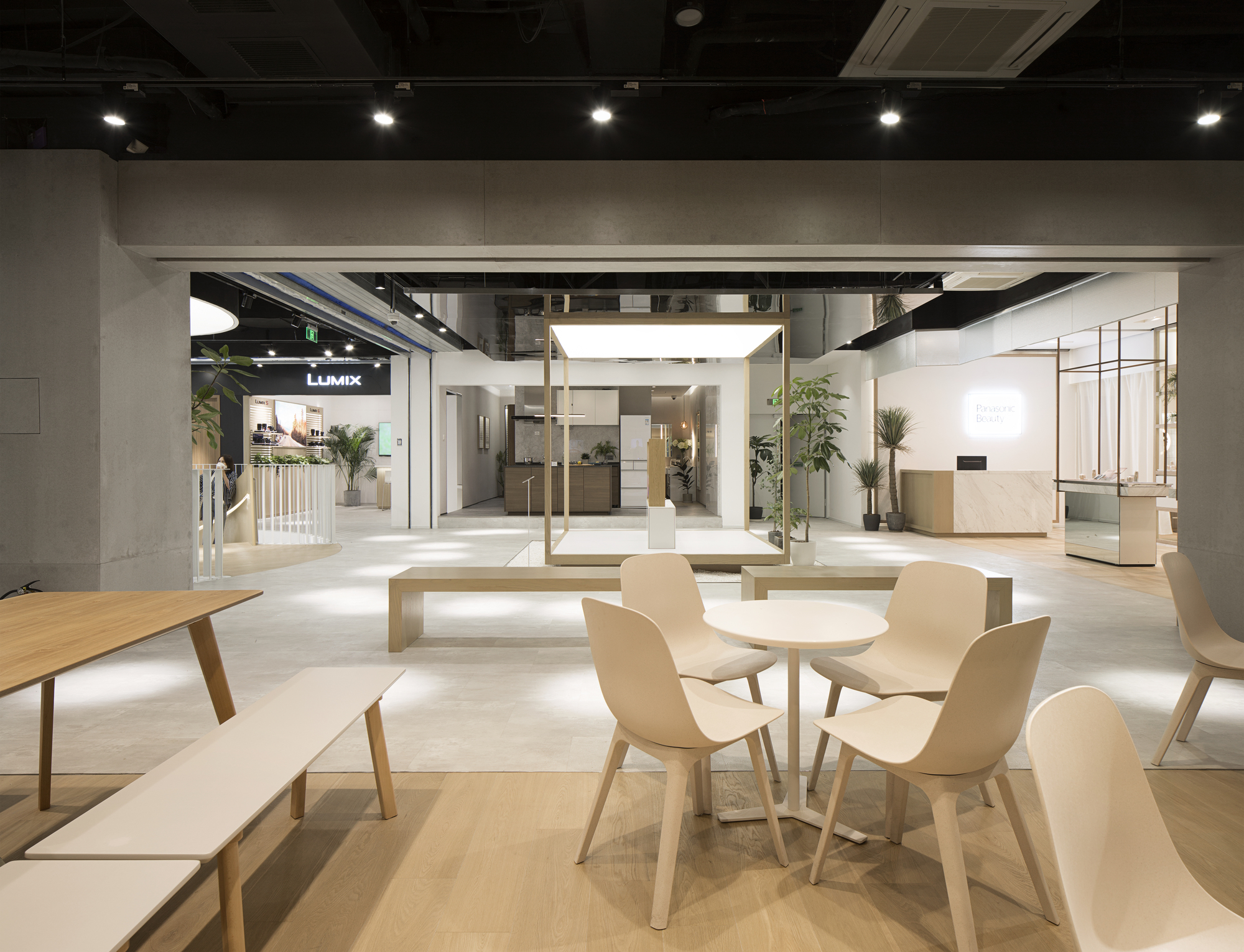 Gallery of Panasonic Center / LDL Design - 7