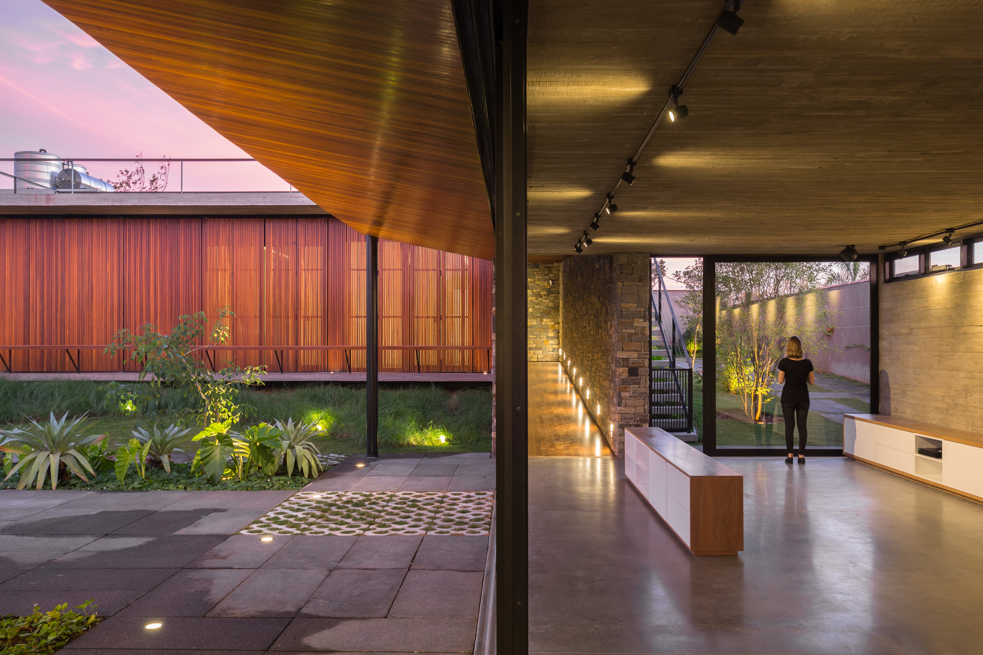 Gallery of Patio House / 24 7 Arquitetura - 15