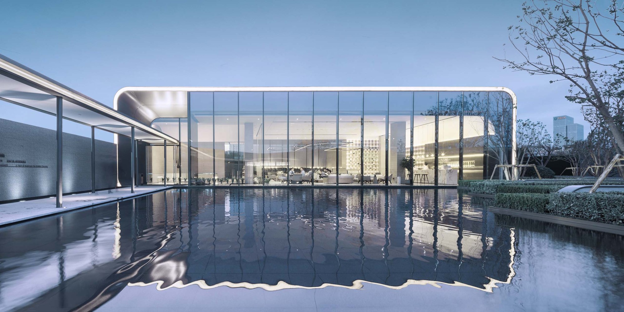 Gallery of Super Fluid Artistic Life House / gad · line+ studio - 12