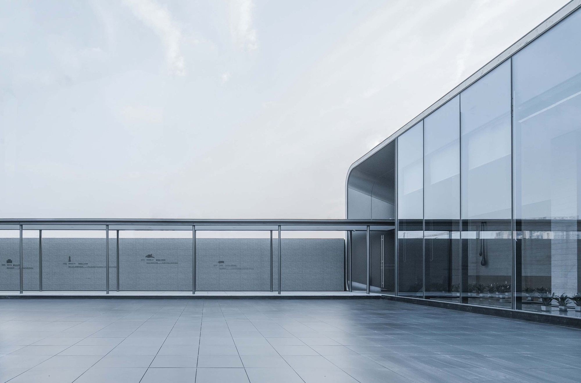 Gallery of Super Fluid Artistic Life House / gad · line+ studio - 16