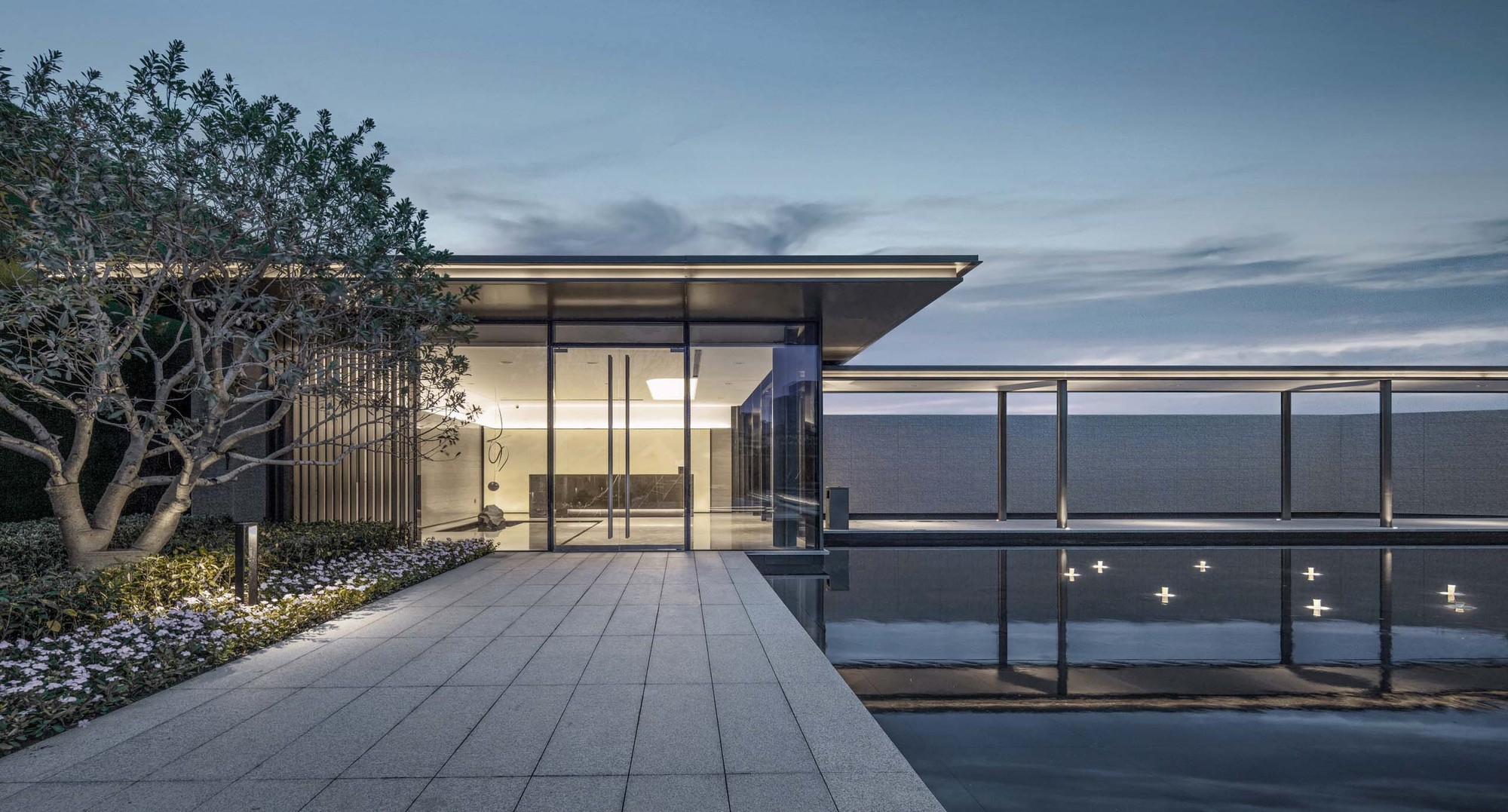 Gallery of Super Fluid Artistic Life House / gad · line+ studio - 11