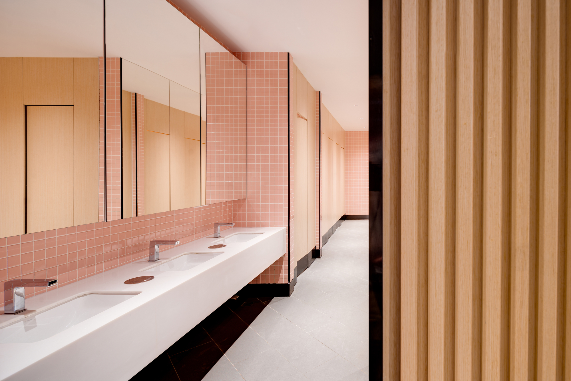 Gallery of SOHO 3Q Chengdu Office / Superimpose Architecture - 13