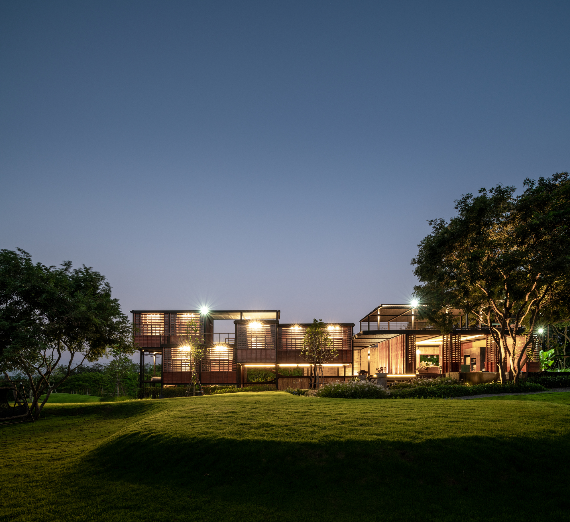 Gallery of Binary Wood House / TA-CHA Design - 9