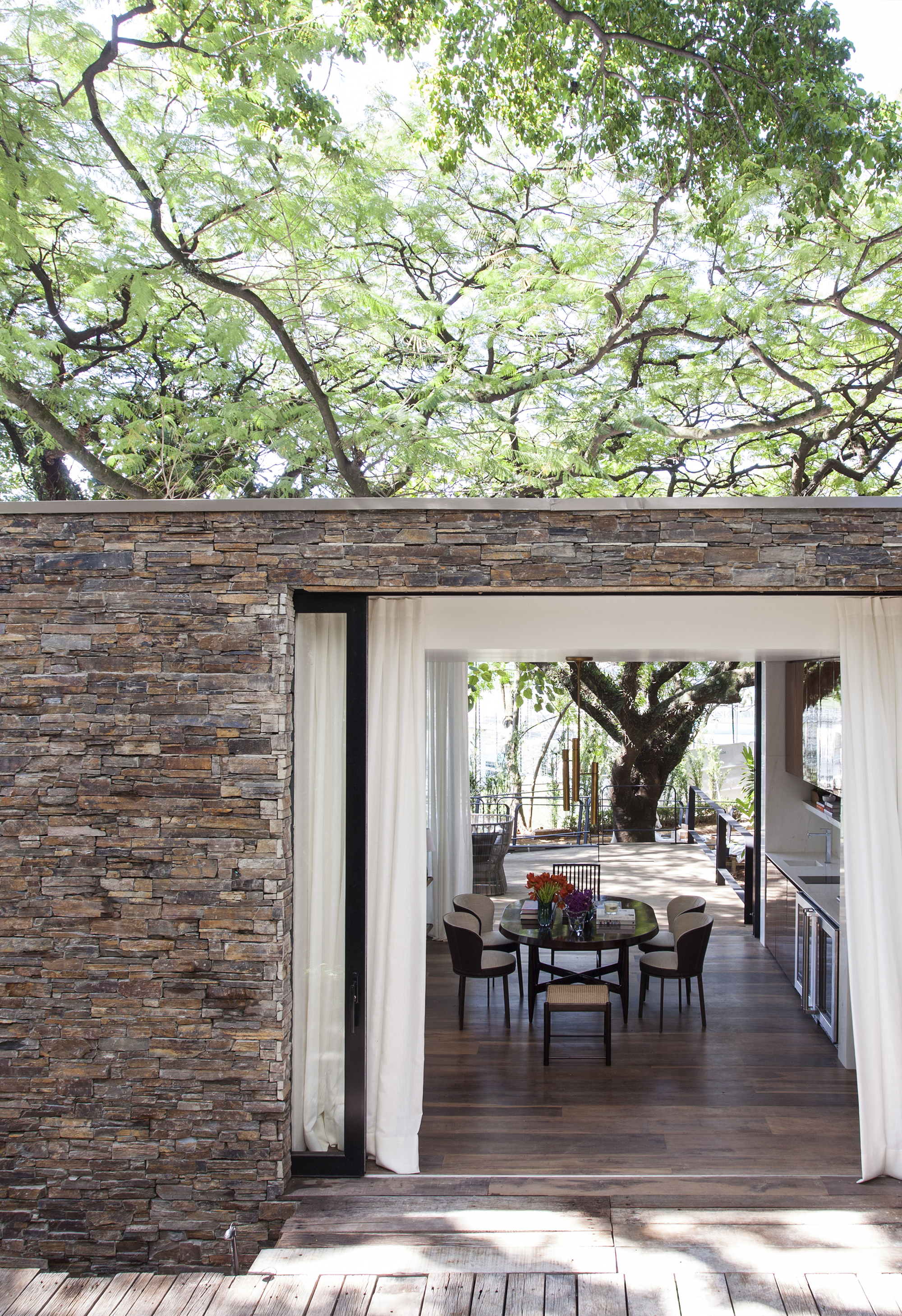 Gallery of Flamboyant House / Dado Castello Branco Arquitetura - 5