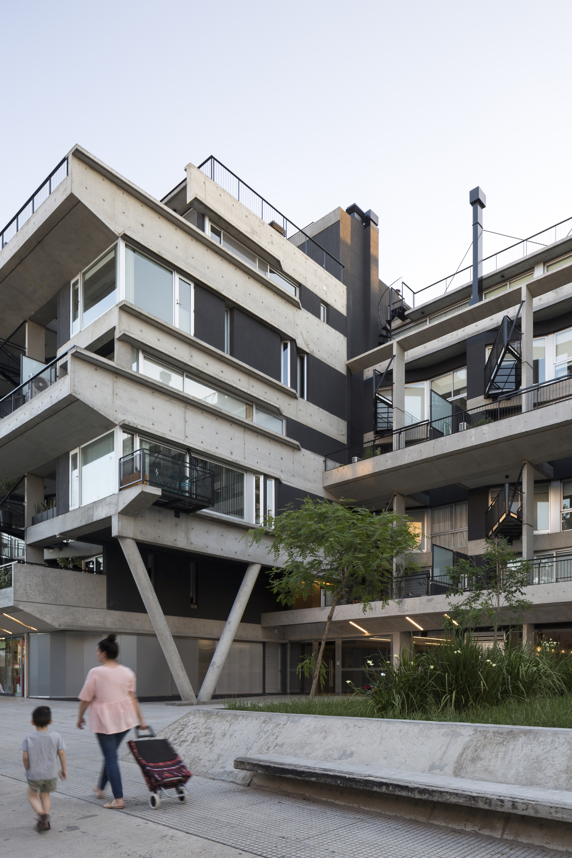 Gallery of HO Building / Grupo Uno en Uno - 3