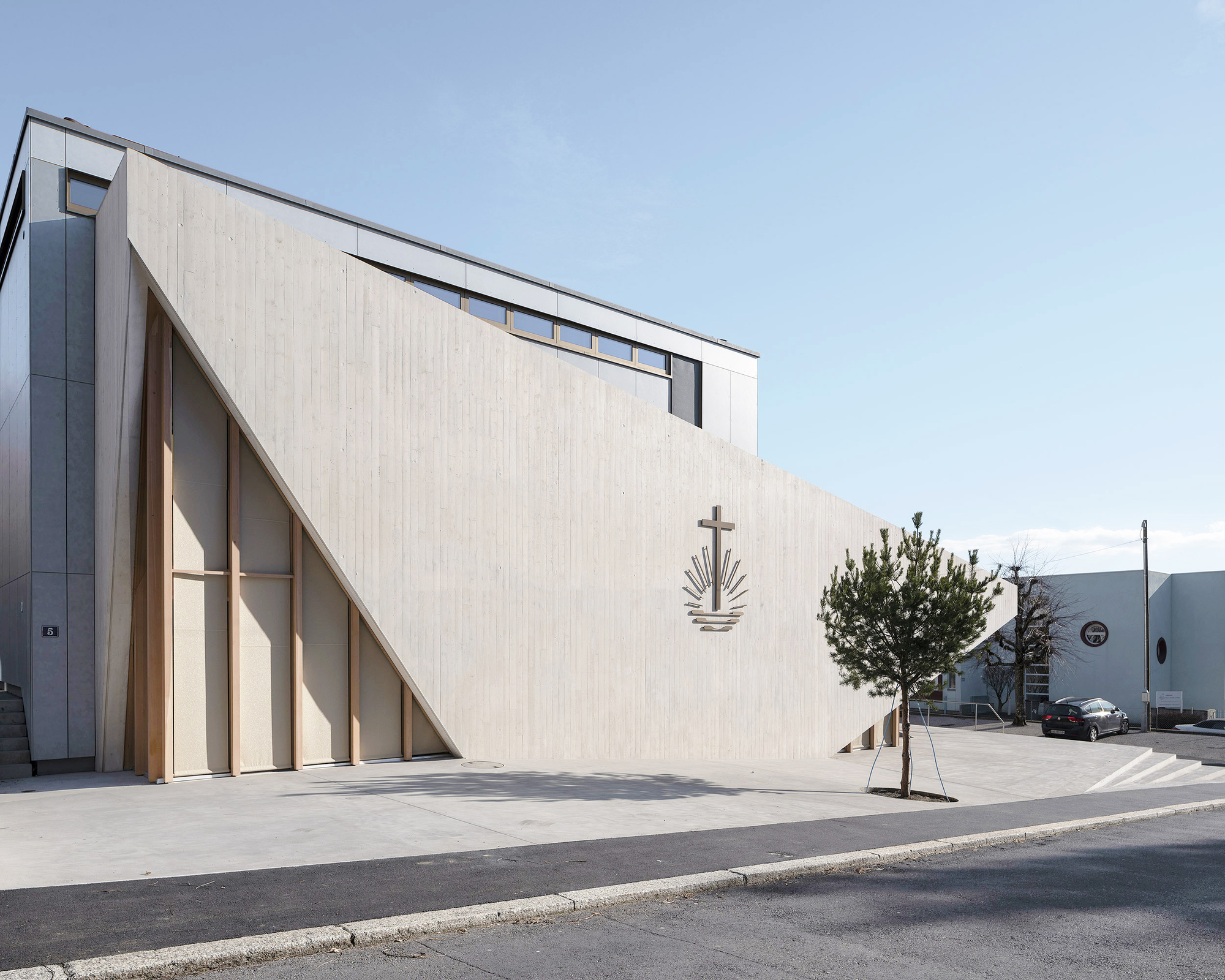 Gallery of New Apostolic Church / LOCALARCHITECTURE - 5