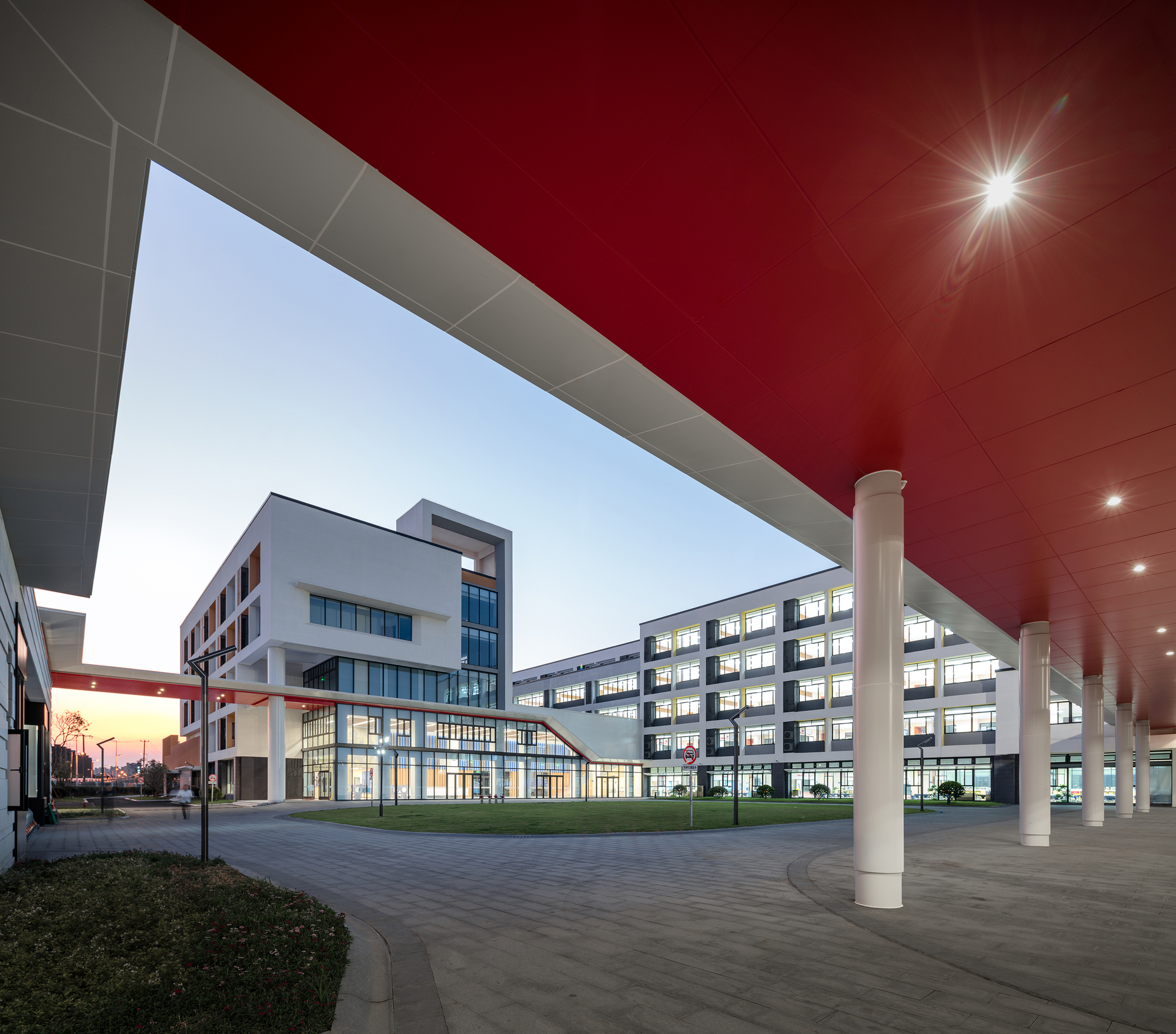 Gallery of Shanghai United International School / Shixian Architects - 16