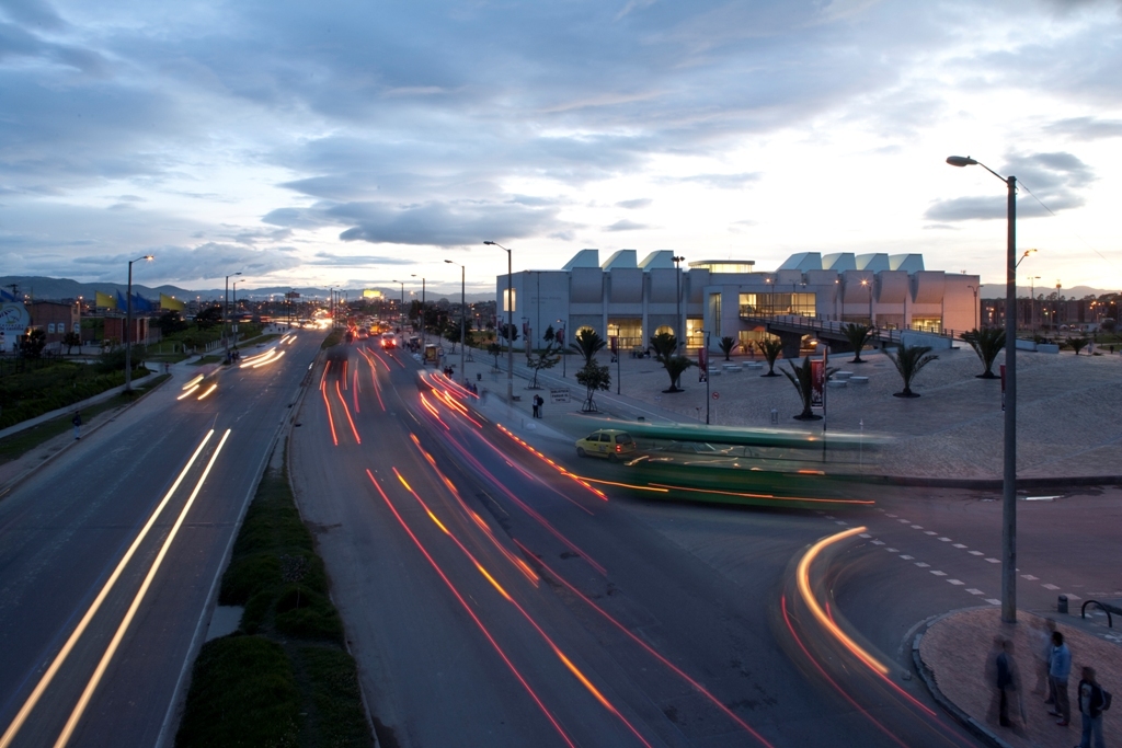 画廊 建筑经典：El Tintal 图书馆 / Bermúdez Arquitectos - 14
