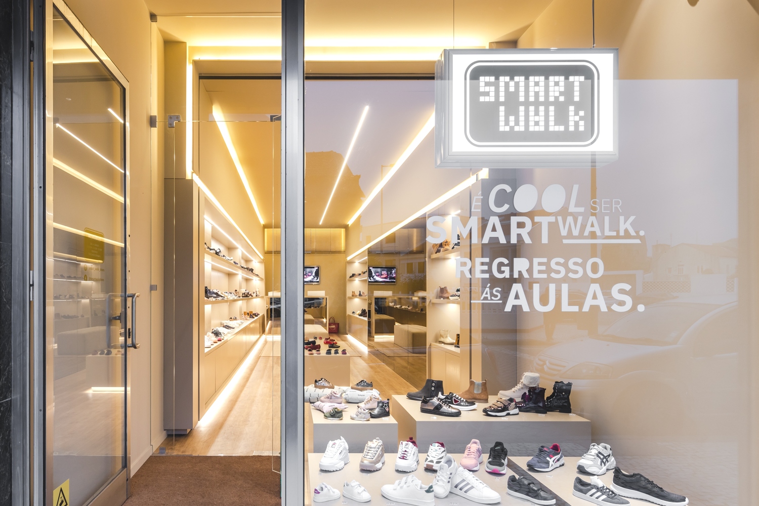 Galeria de Sapataria Vila Conde / Raulino Silva - 1