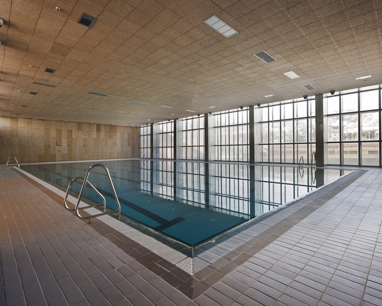 Gallery of Water and Public Spaces: 19 Pools Around the World - 5