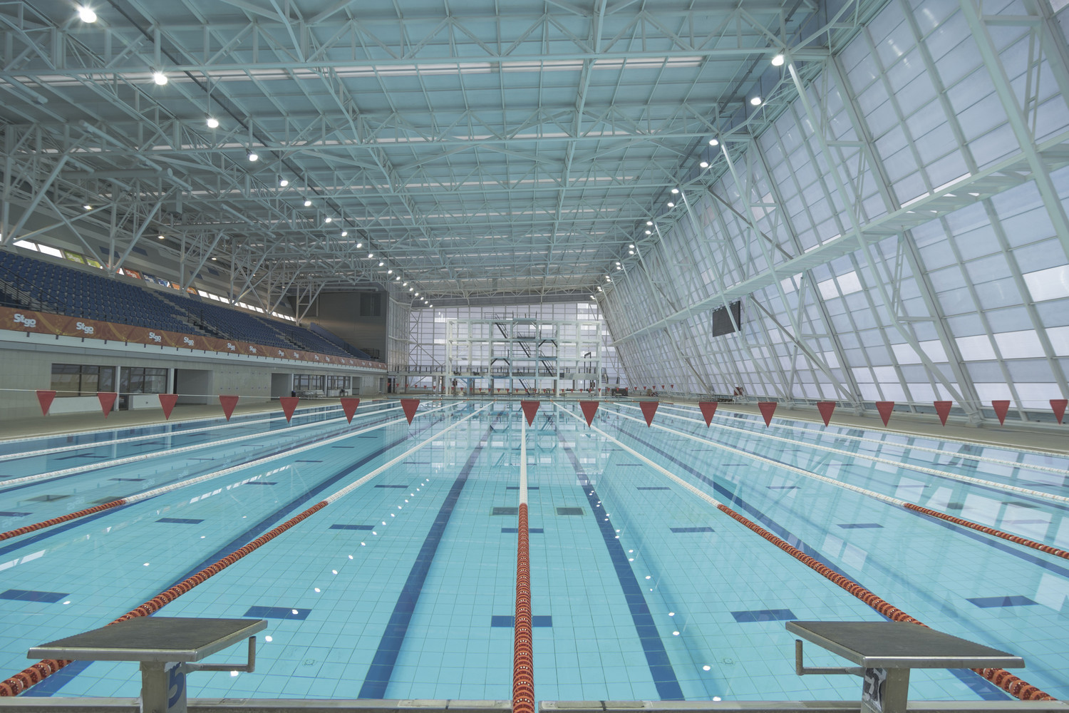 Gallery of Water and Public Spaces: 19 Pools Around the World - 16