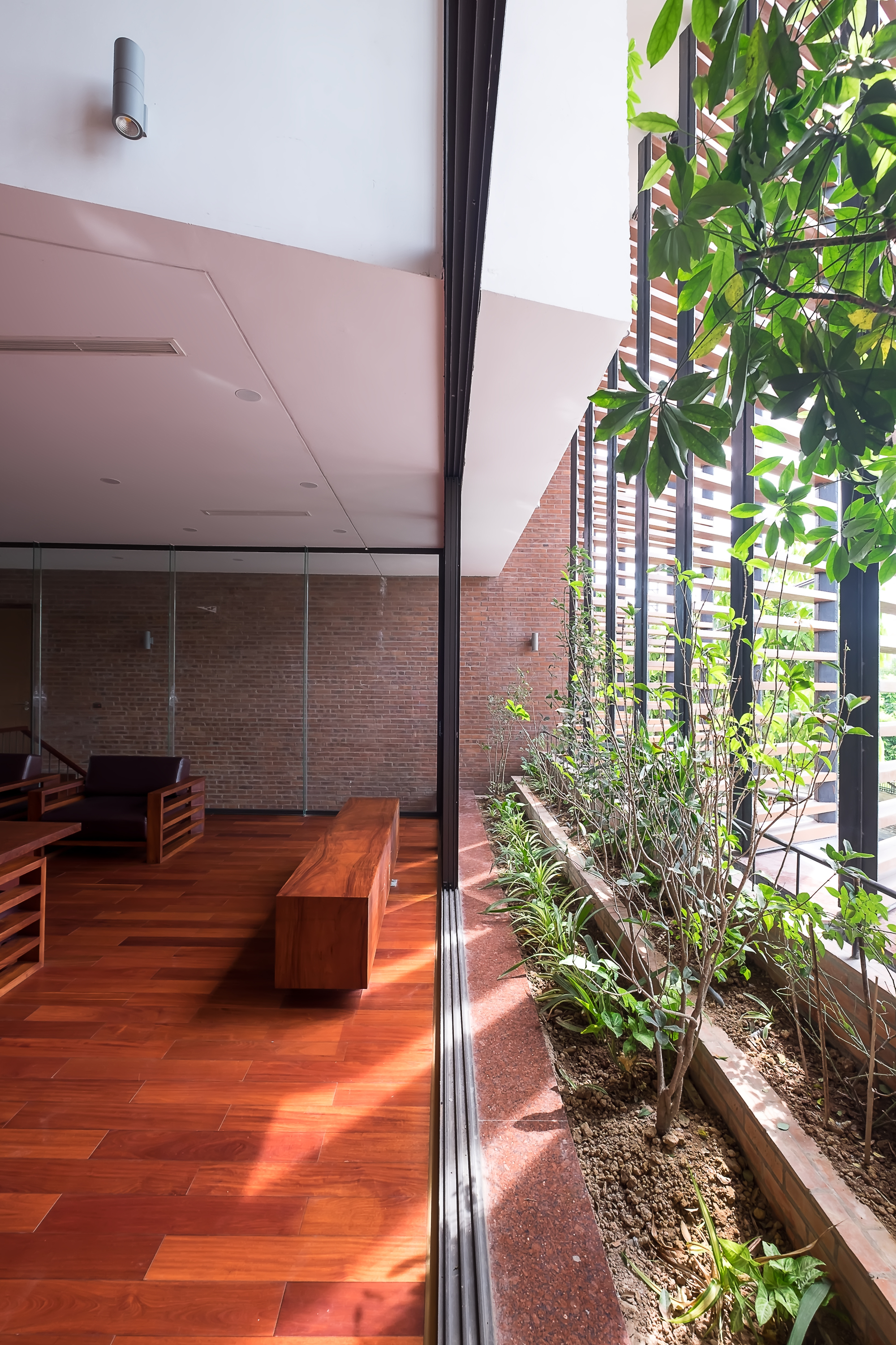 Gallery of Tropical Cave House / H&P Architects - 23