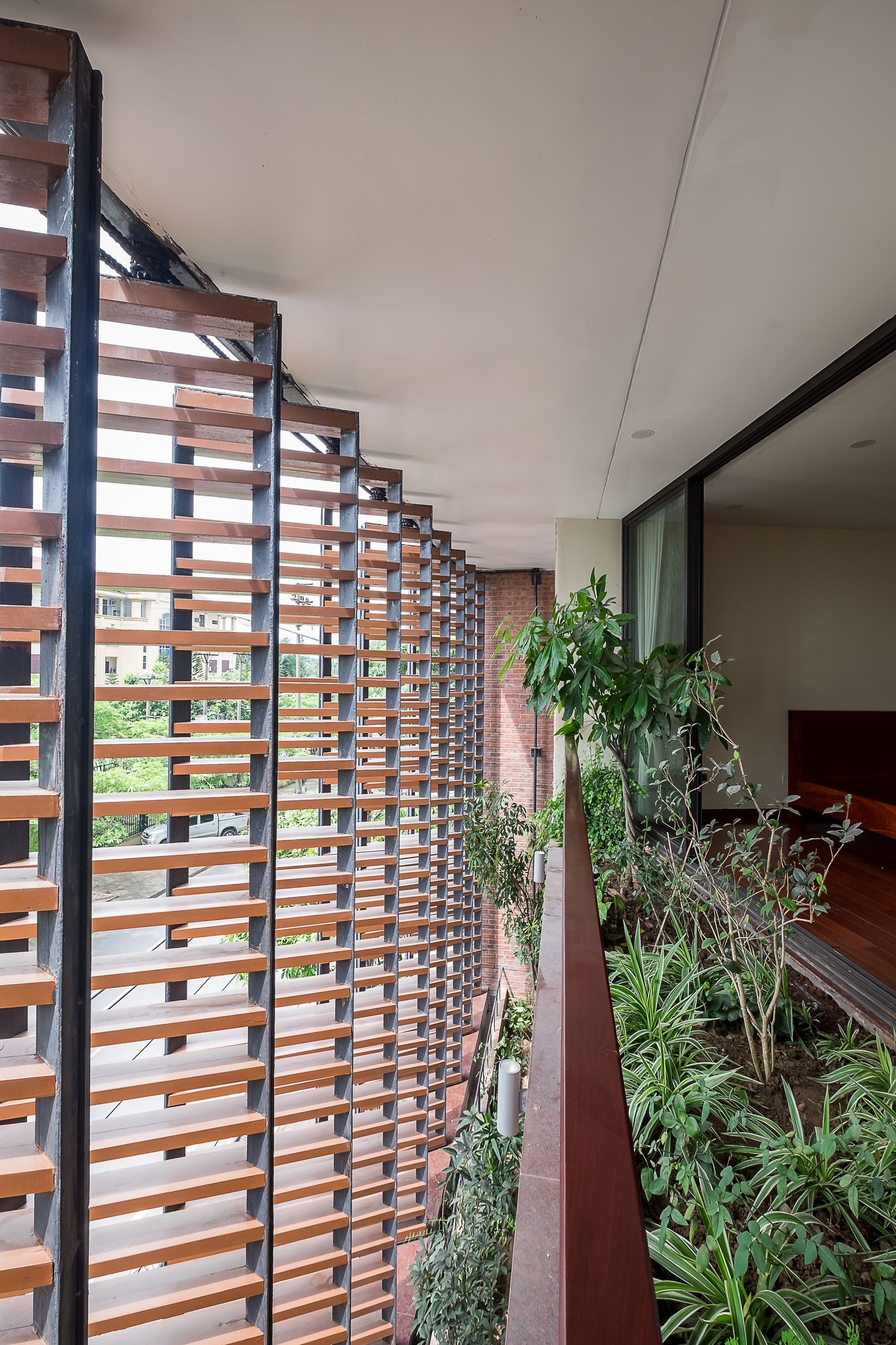 Gallery of Tropical Cave House / H&P Architects - 12