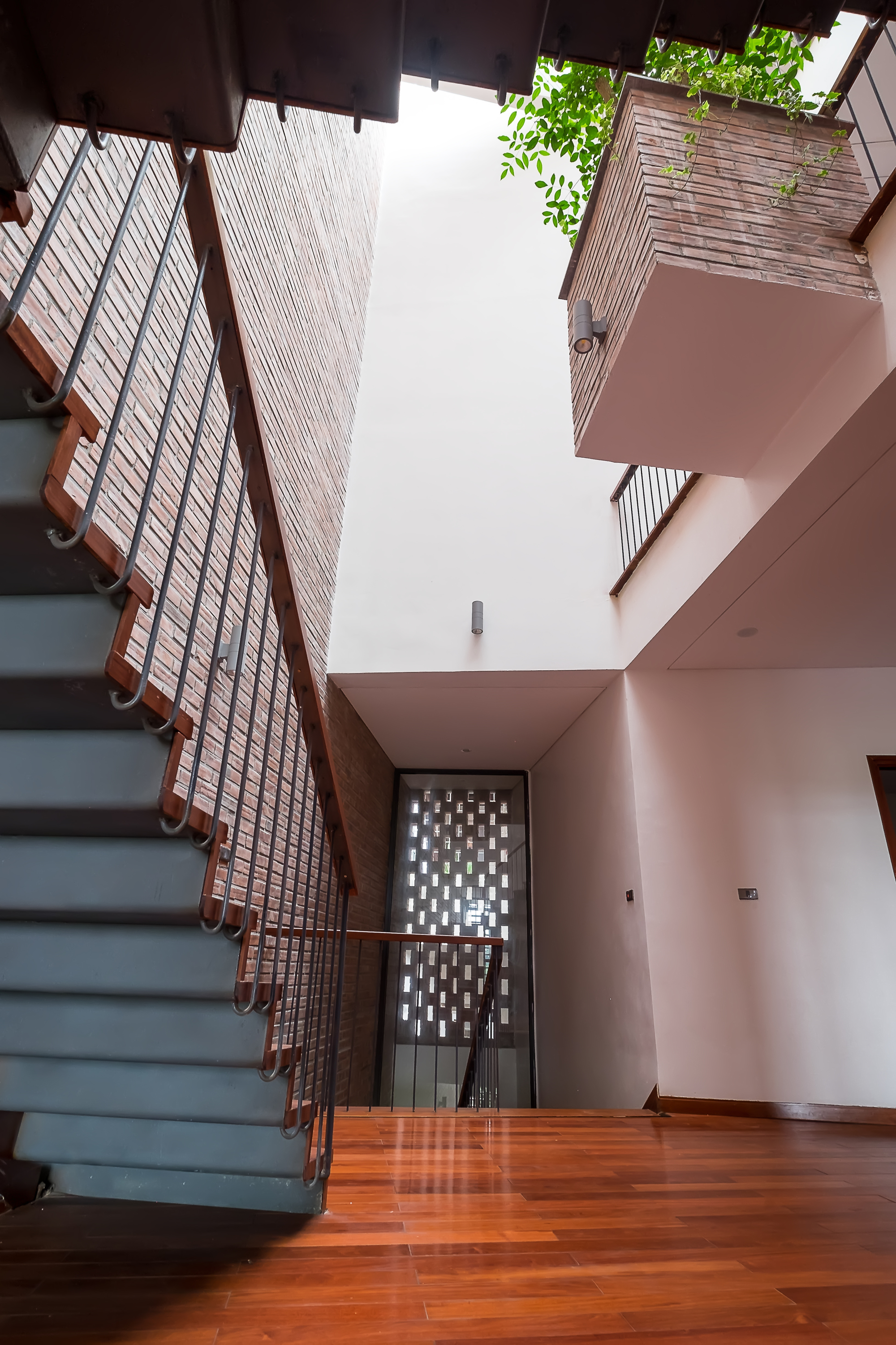 Gallery of Tropical Cave House / H&P Architects - 16